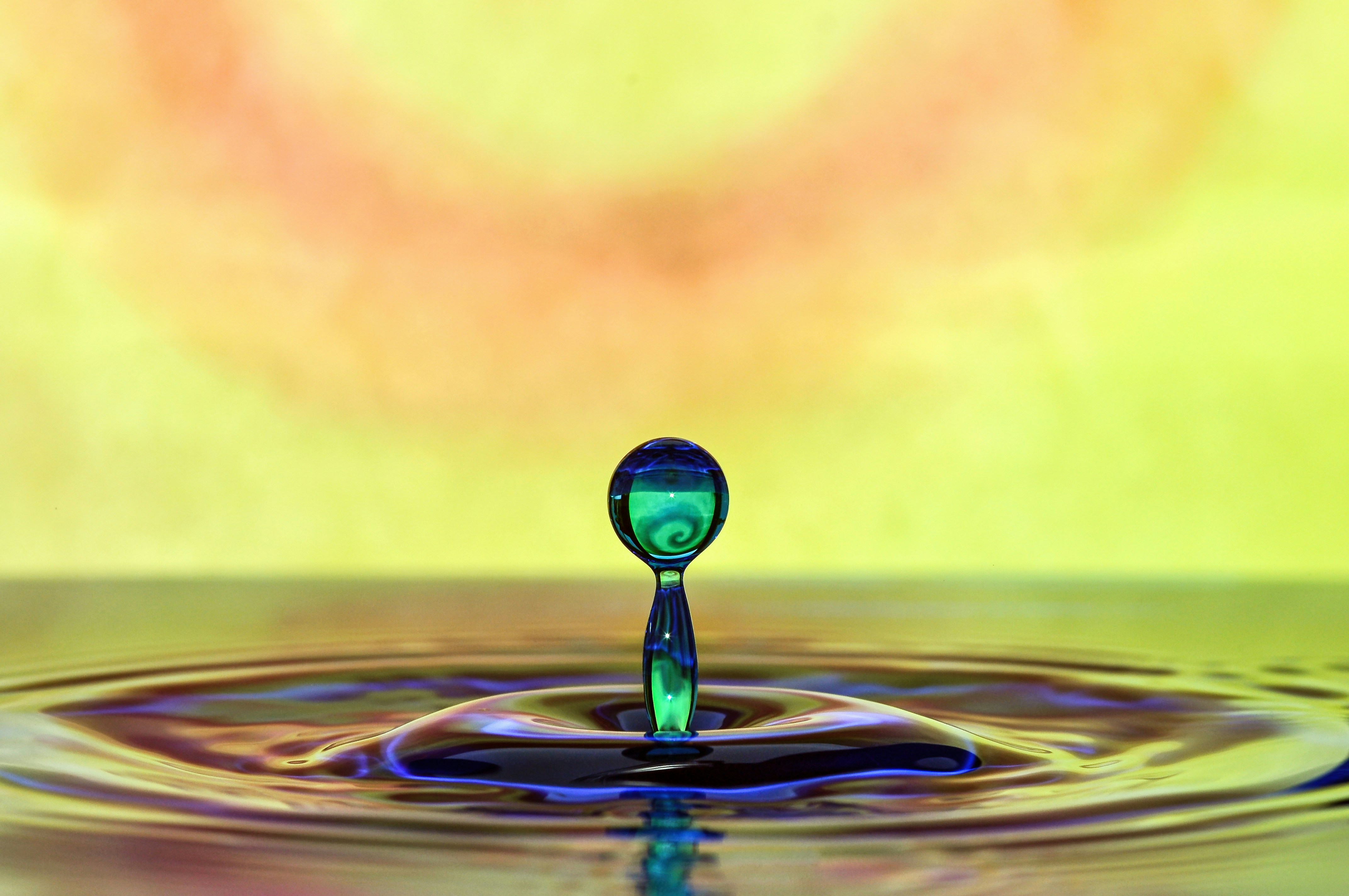 Liquid Prism: a Water Droplet Crowned by Color