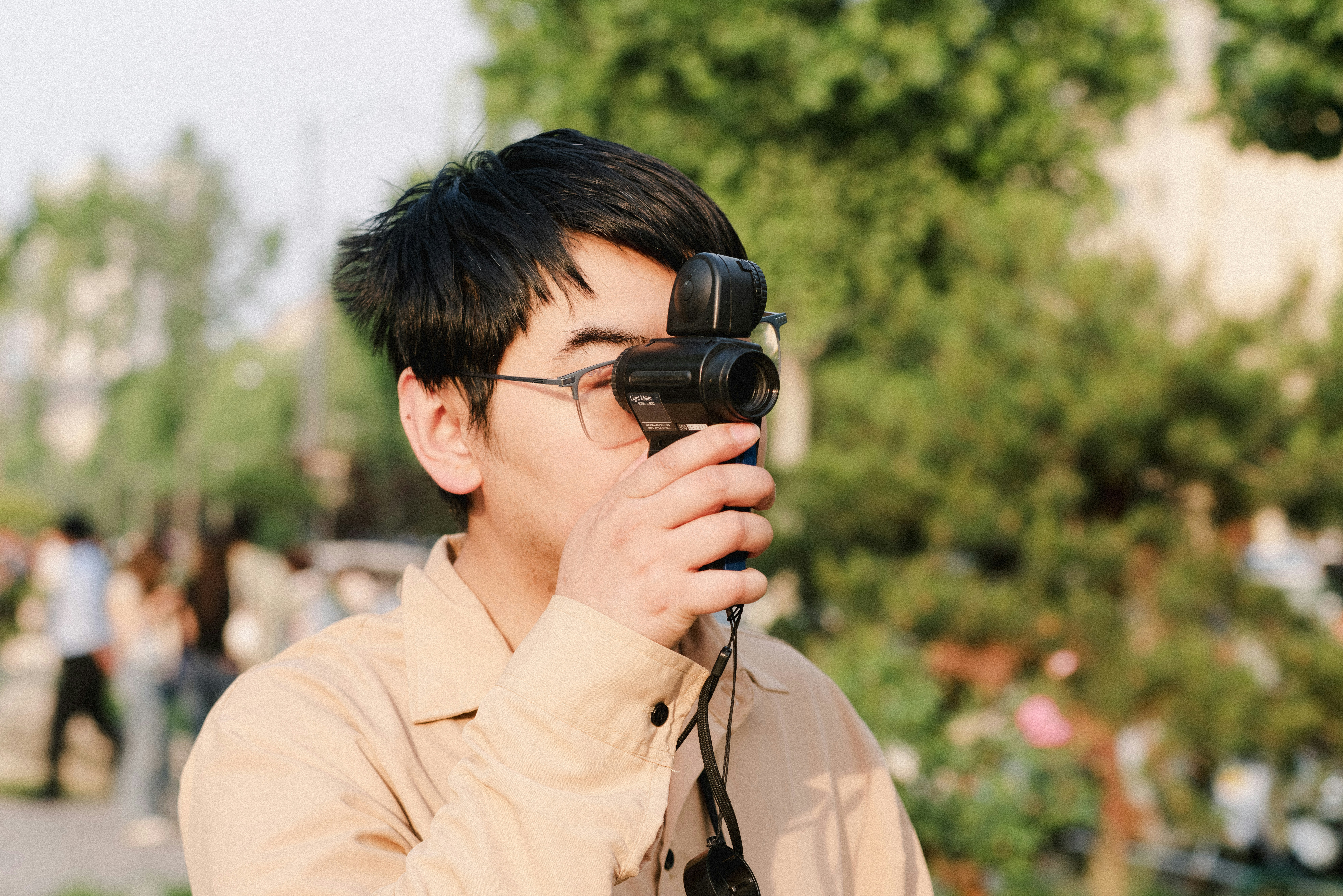 Focused Moment: Filmmaker’s Gaze with a Handheld Ensemble