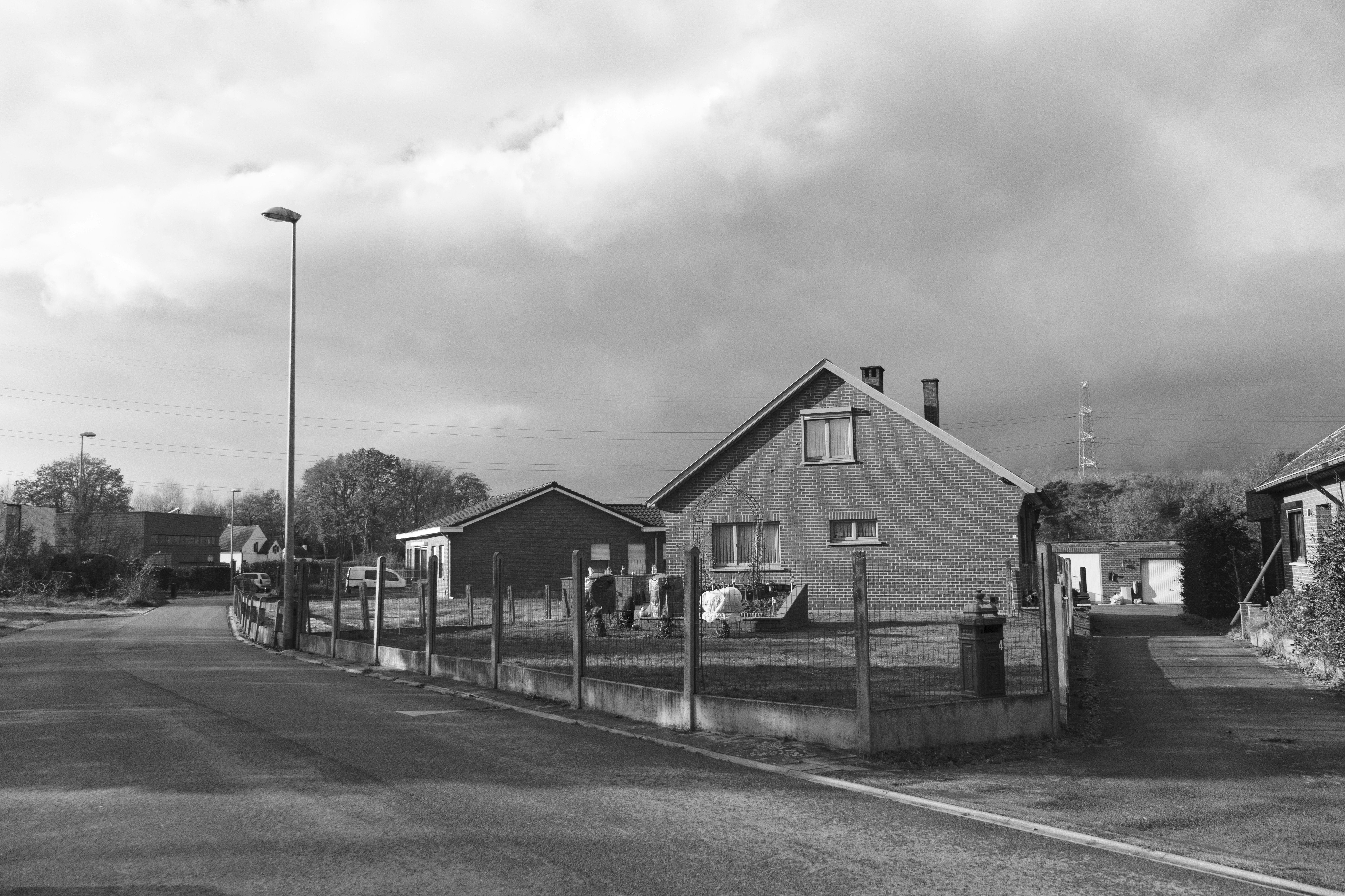Midwestern Terrace: Suburban Quiet Under a Cloudy Sky
