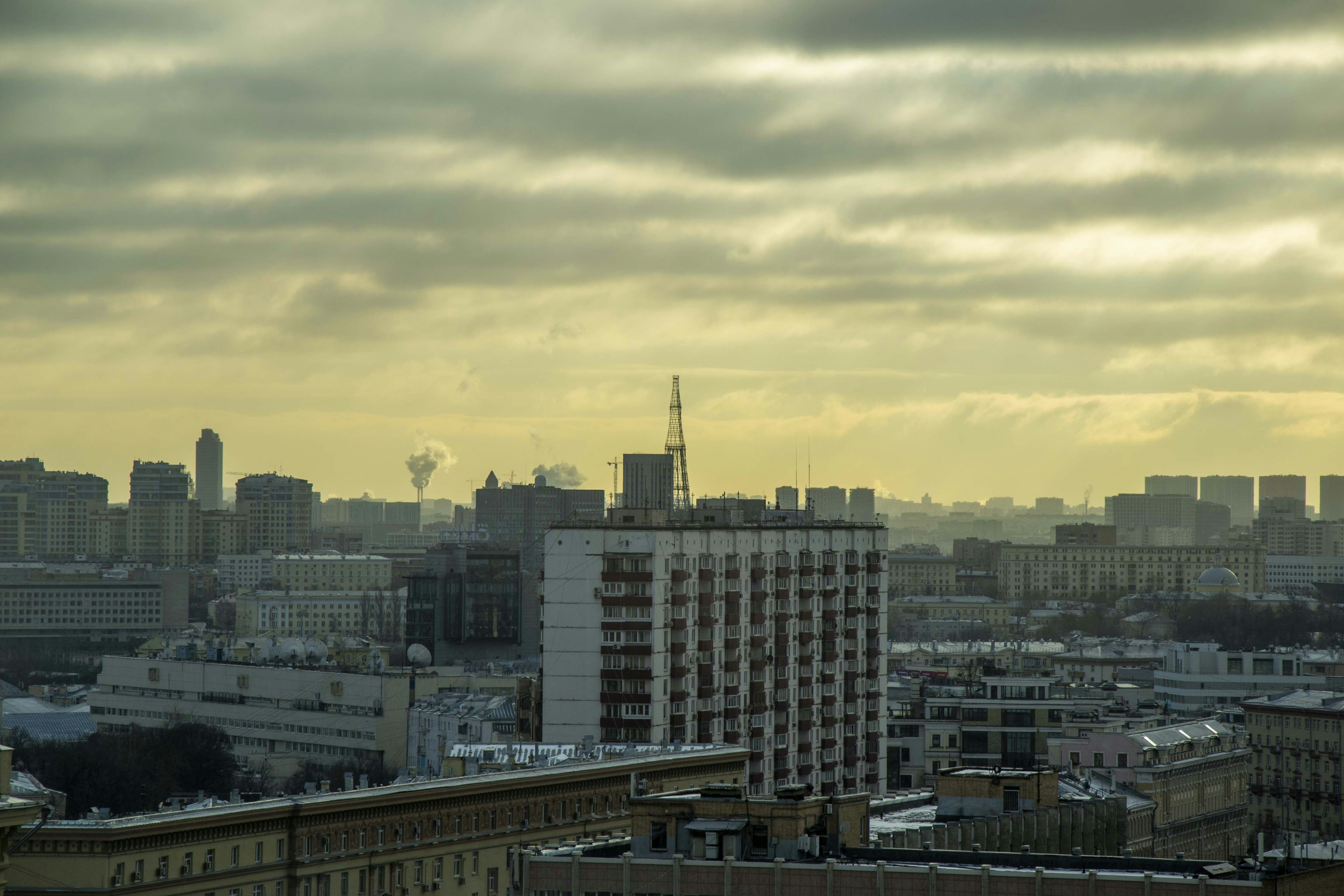 City Silhouette at Dusk: A Quiet Horizon Overlayers