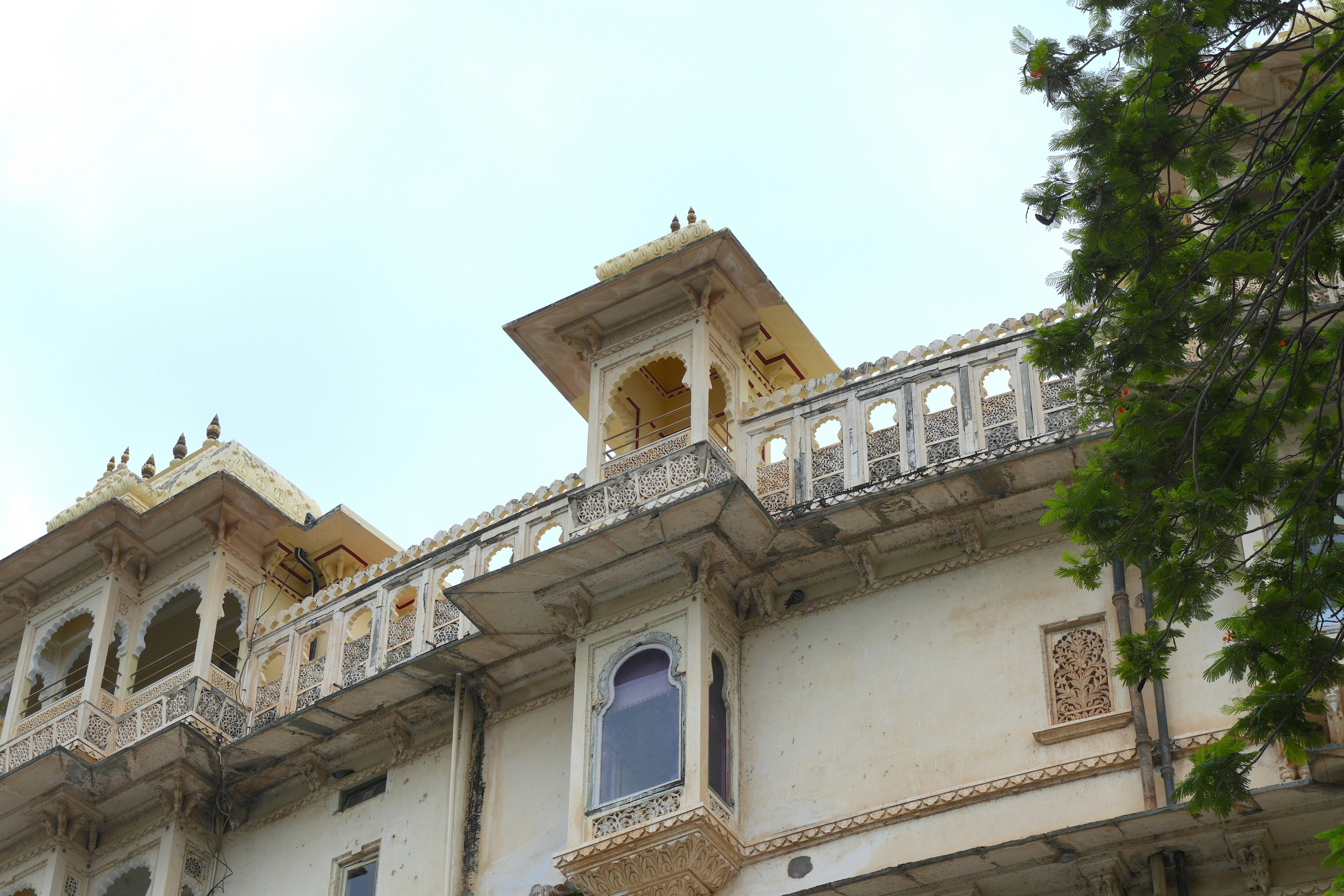 Overhanging Courtyard Arches: A Historic Balcony of Light