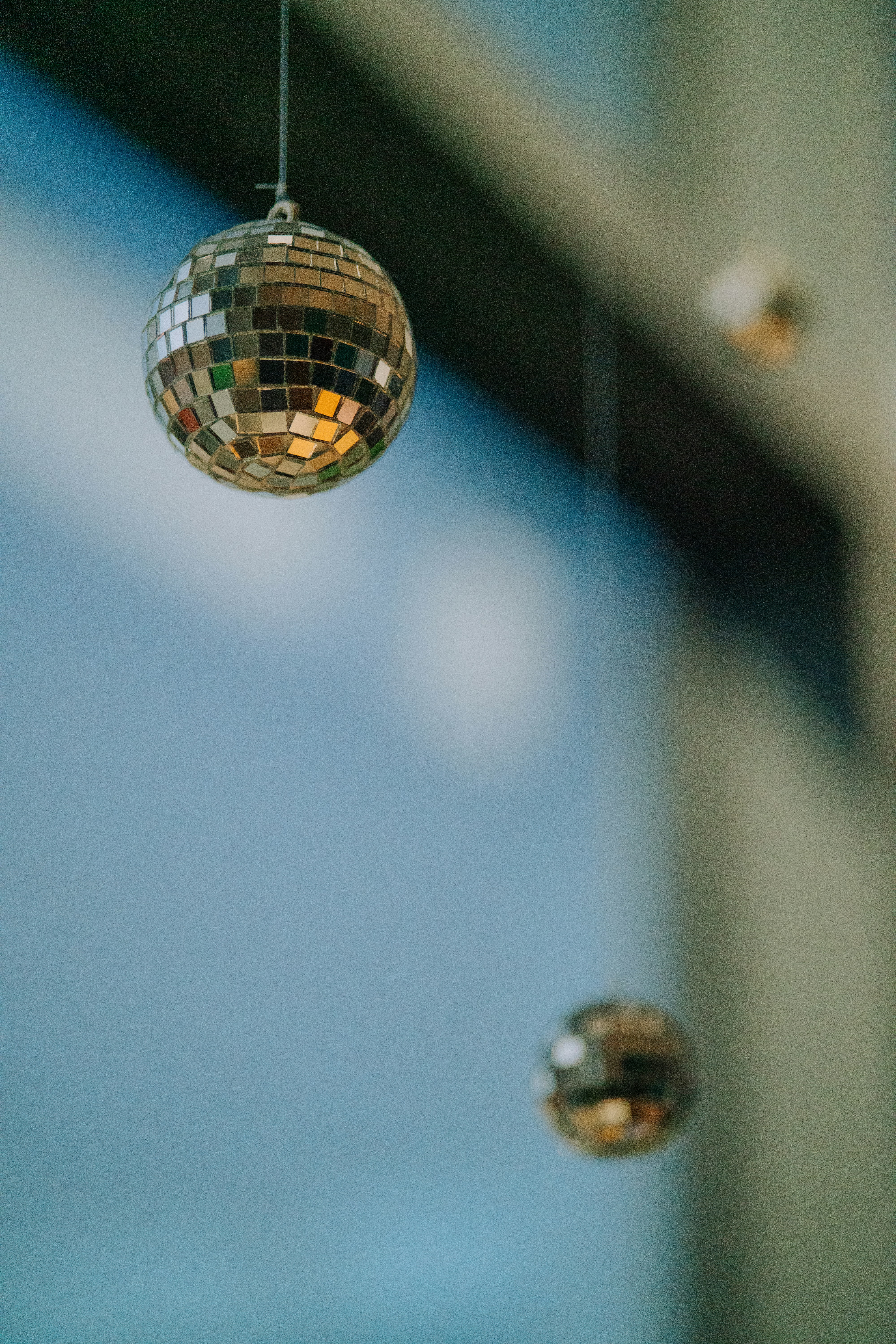 Floating Disco: a pair of mirrored spheres in soft focus space