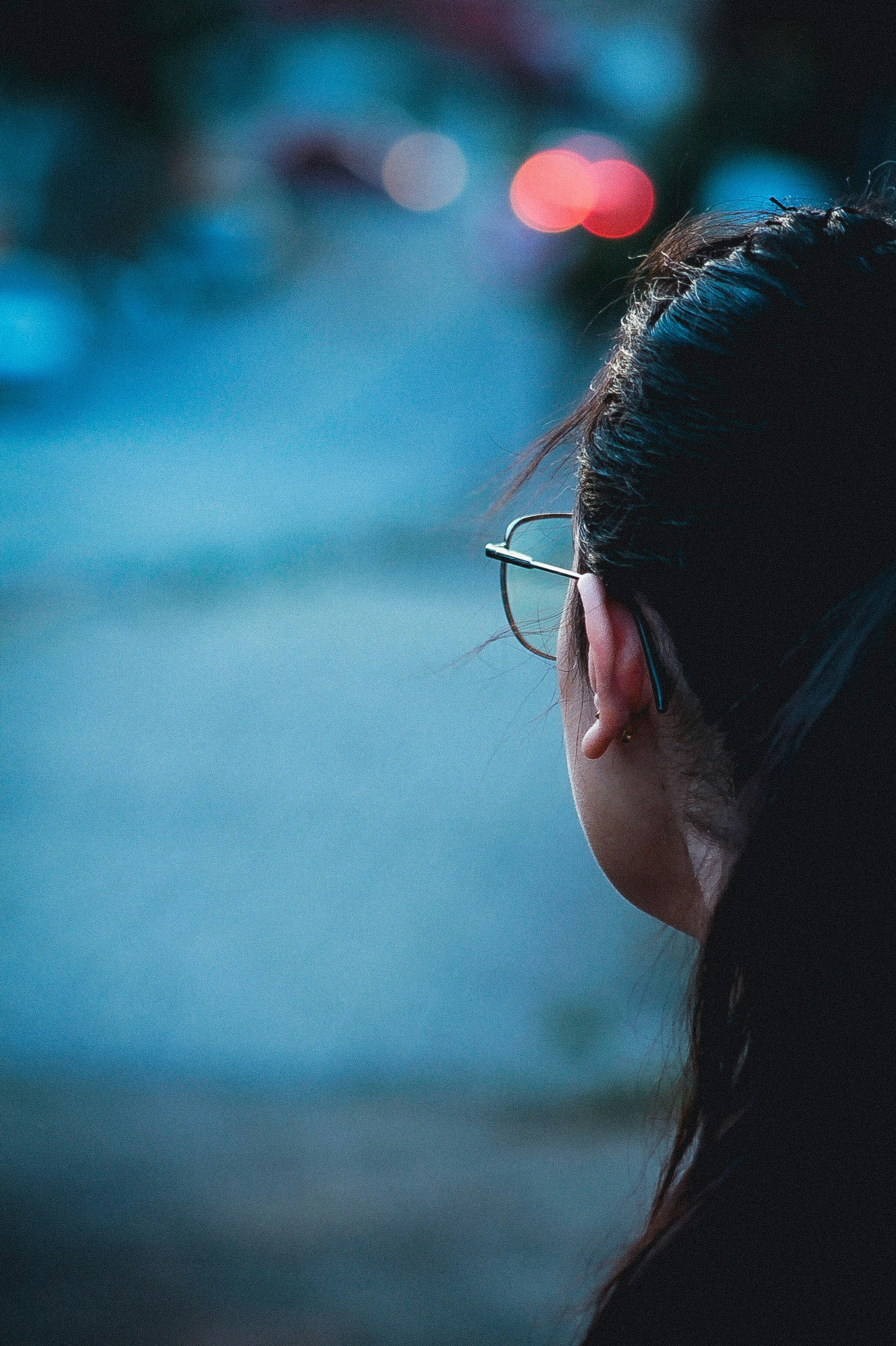 Backlit Focus: A Glimpse of Silence at Night