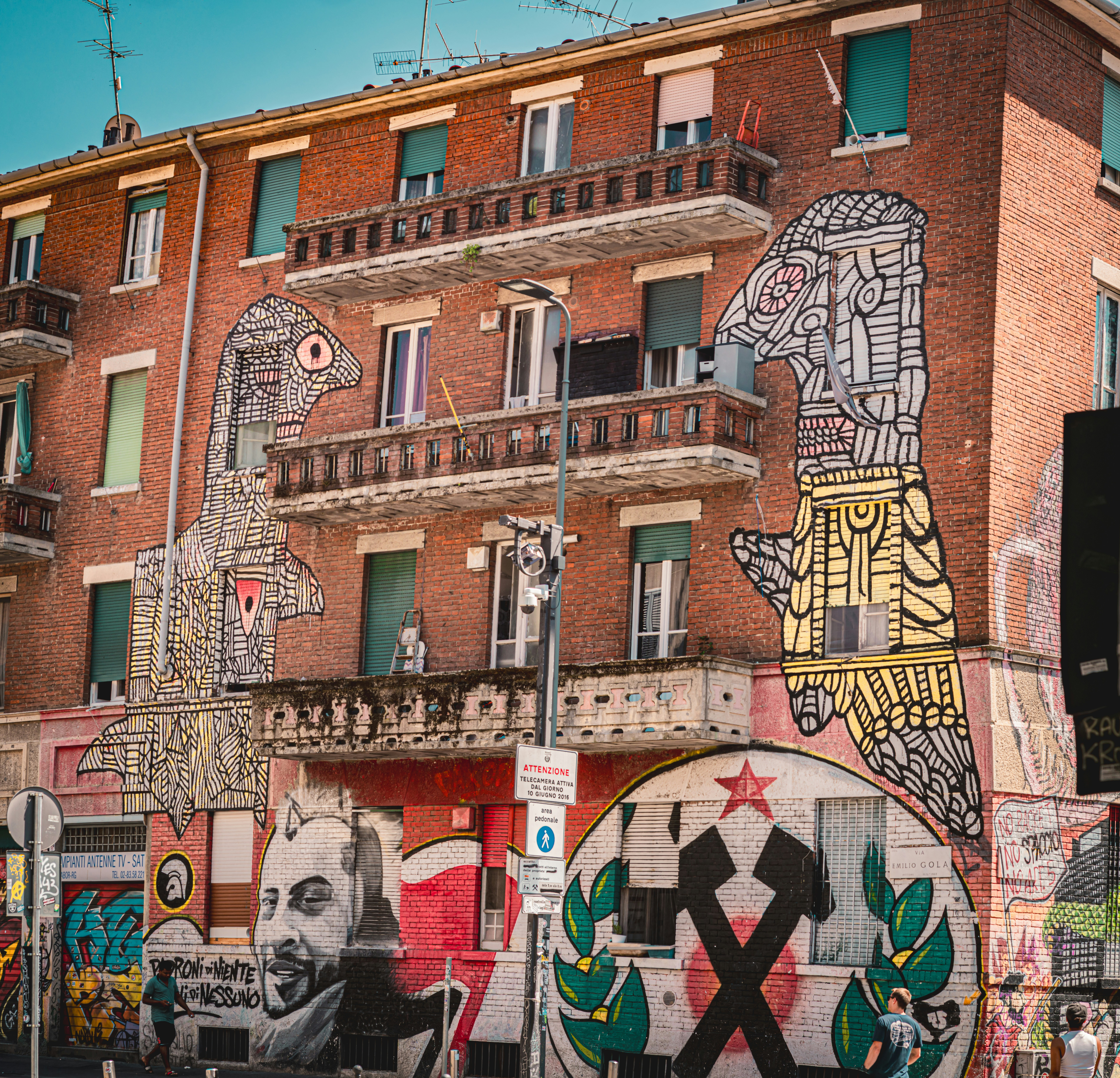 Graffiti-Rinted Facade: A City’s Painted Chronicle