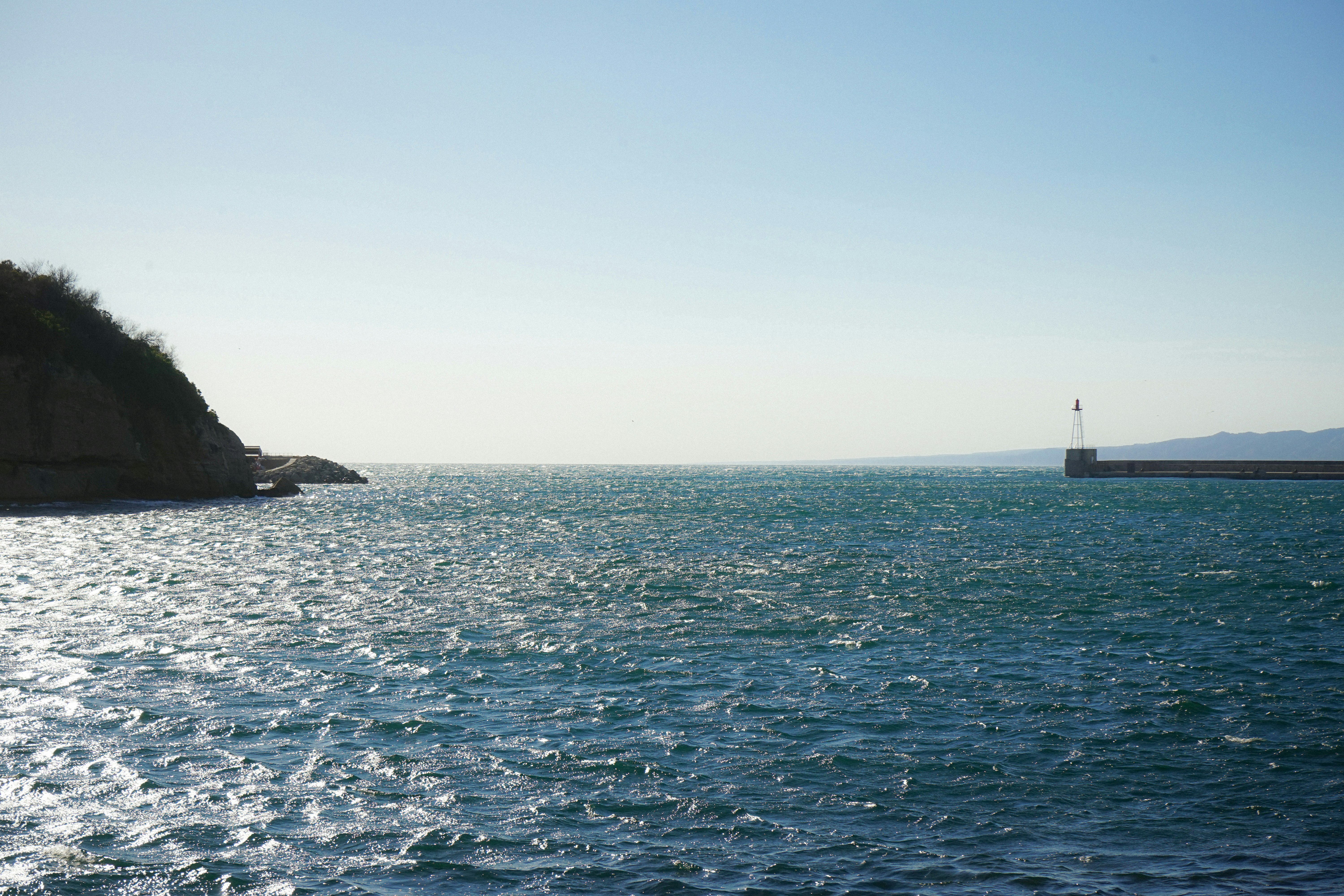 Horizon Moment: Quiet Sea Under a Wide Sky