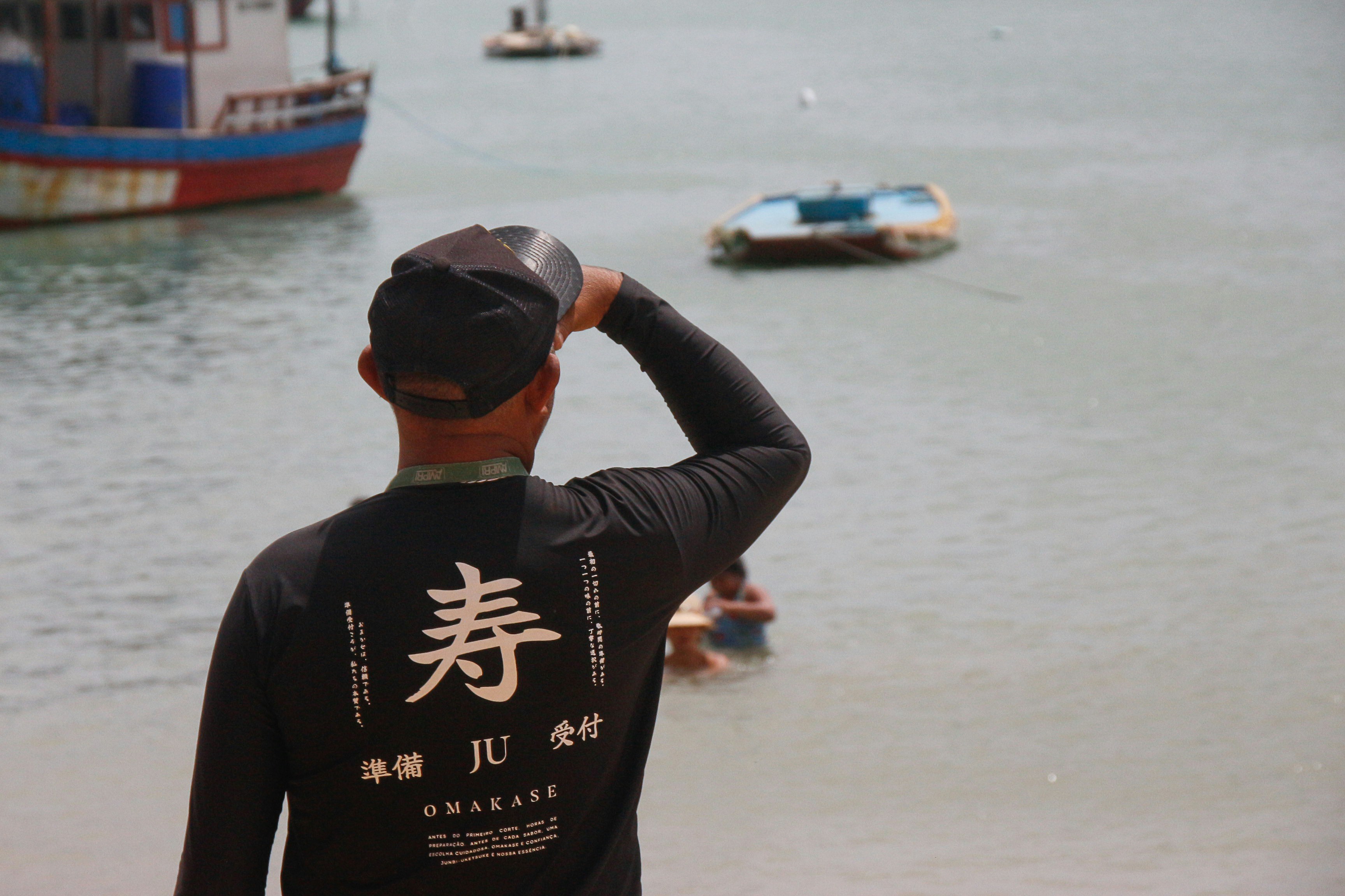 Gaze Toward the Tidal Horizon