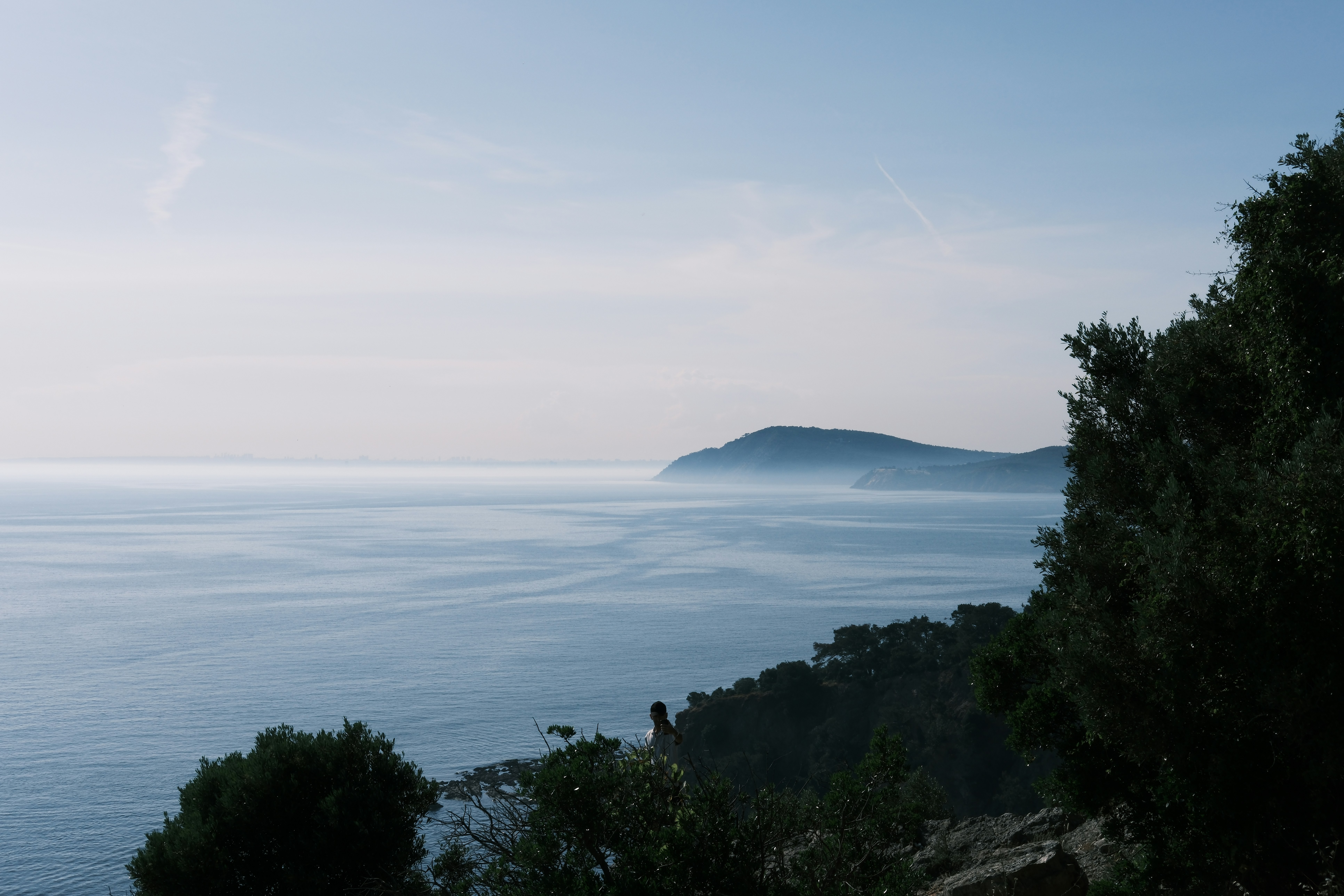 Sea Horizon Wisp: A Quiet Coastal Outlook