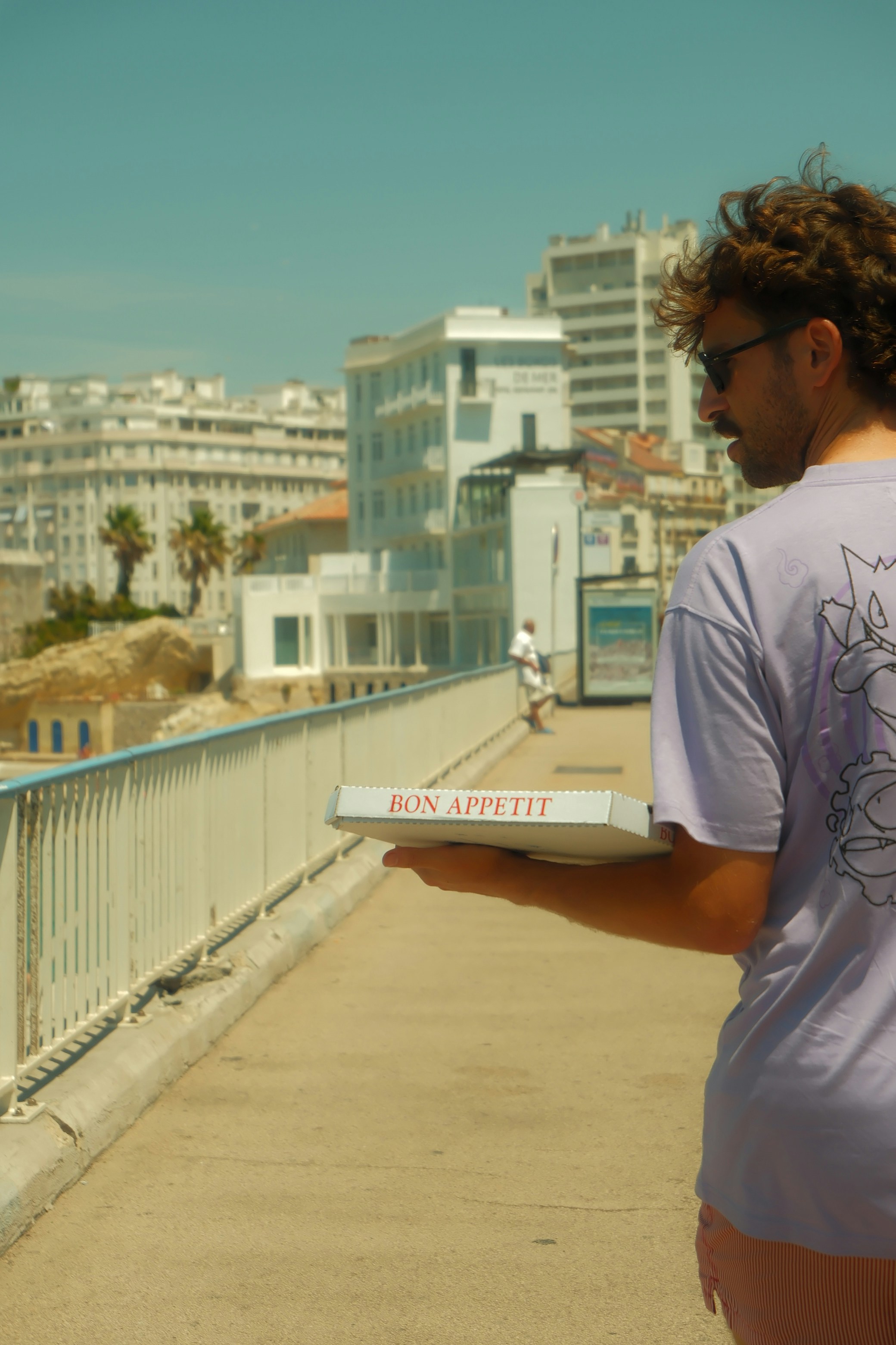 Delivery on the Promenade: A Pizza Break with City Light