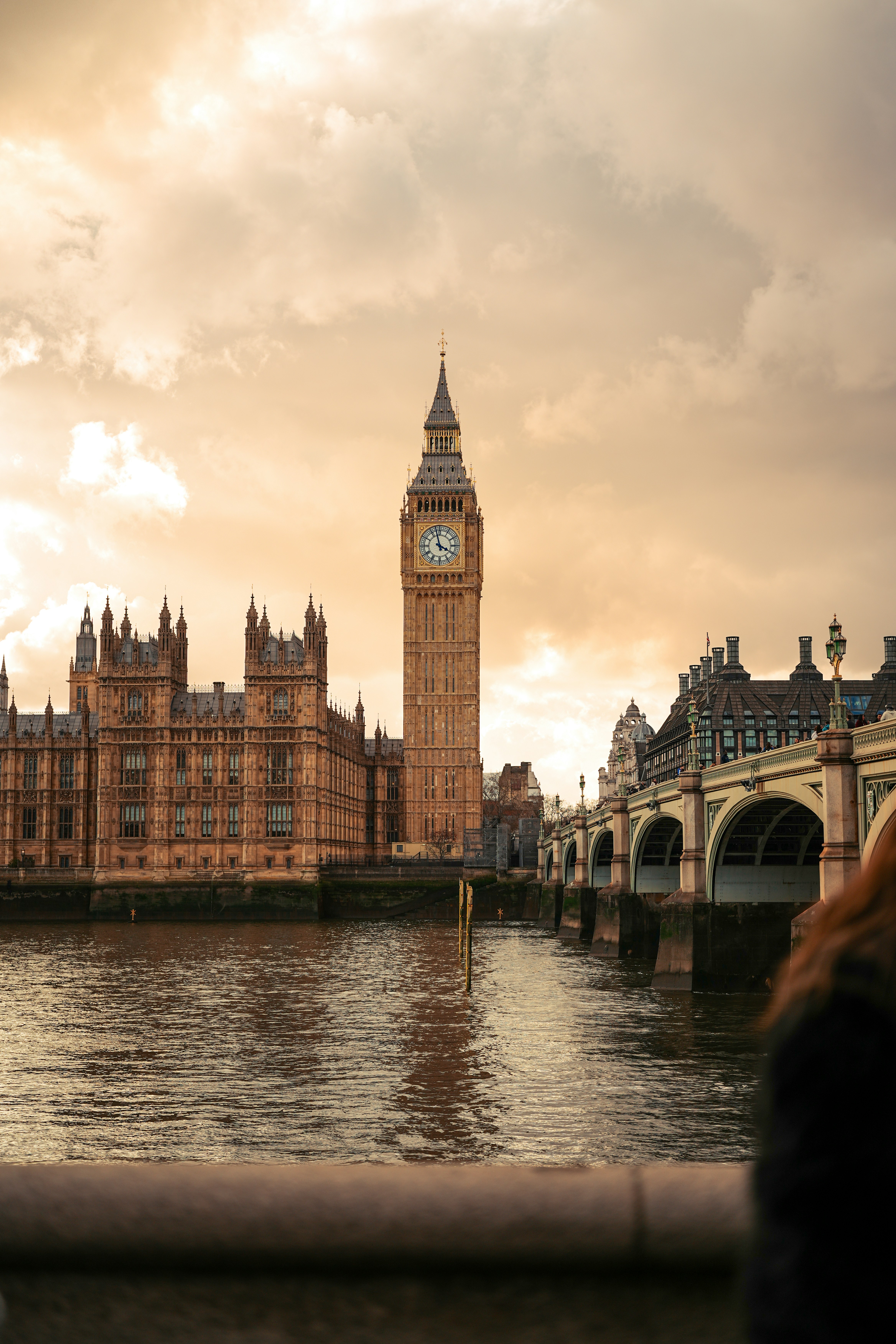 London’s Clocktower at Dusk: A River, a Bridge, and a Quiet Foreground