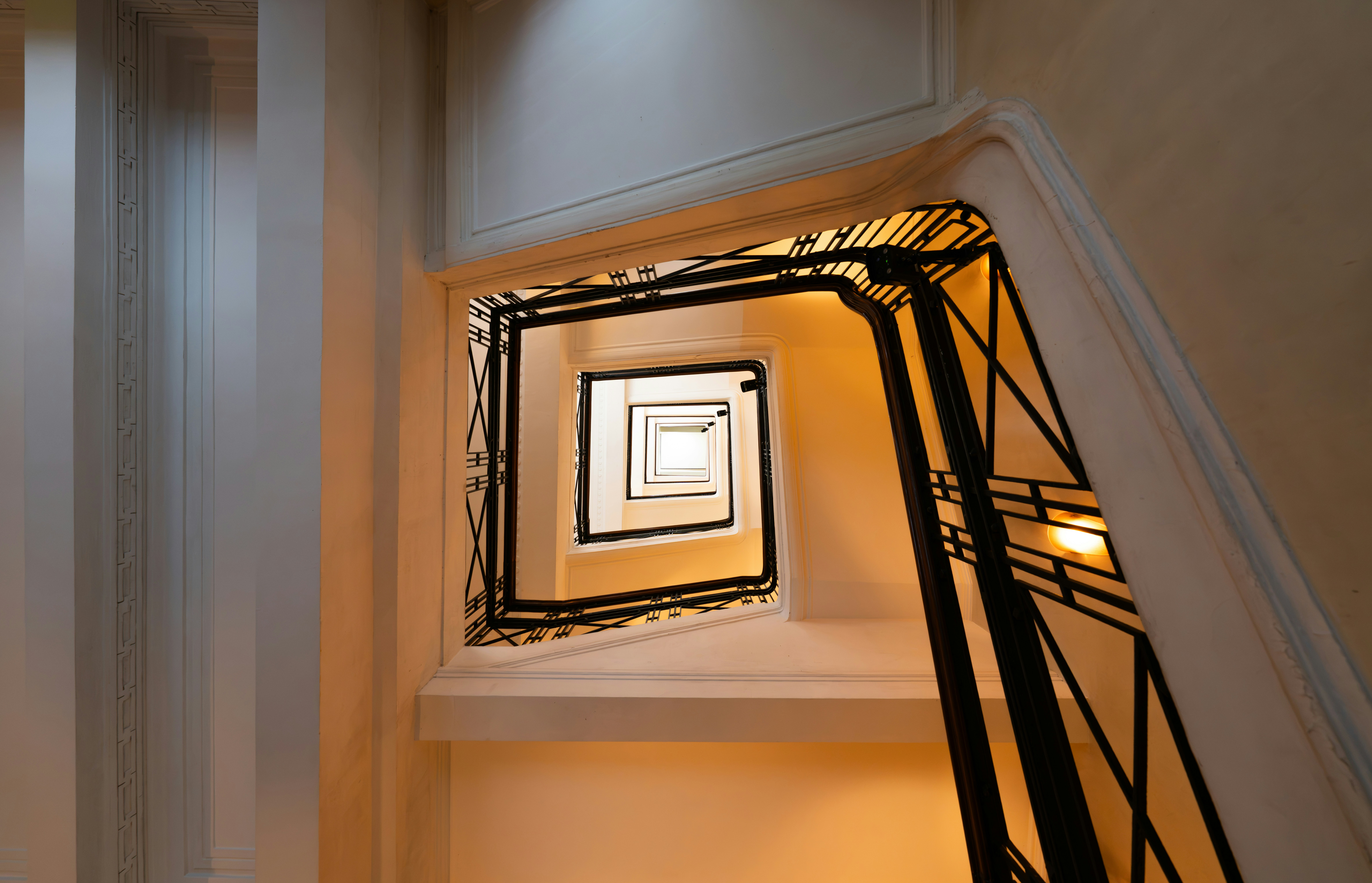 Inverted Spiral: A Stairwell’s Eye into the Distant Square