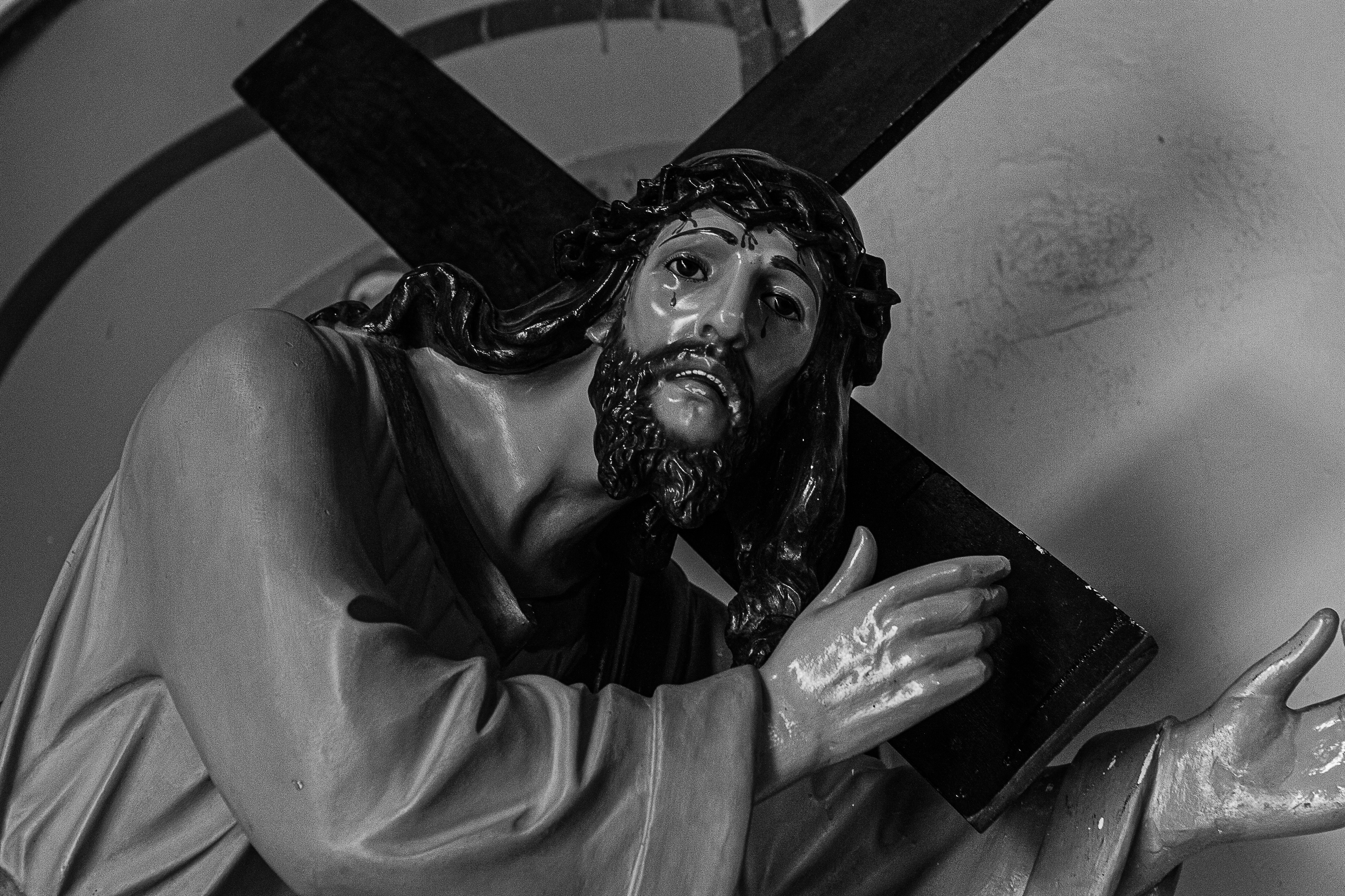 Cruciform Contemplation: The Wise Gaze of the Suffering Figure