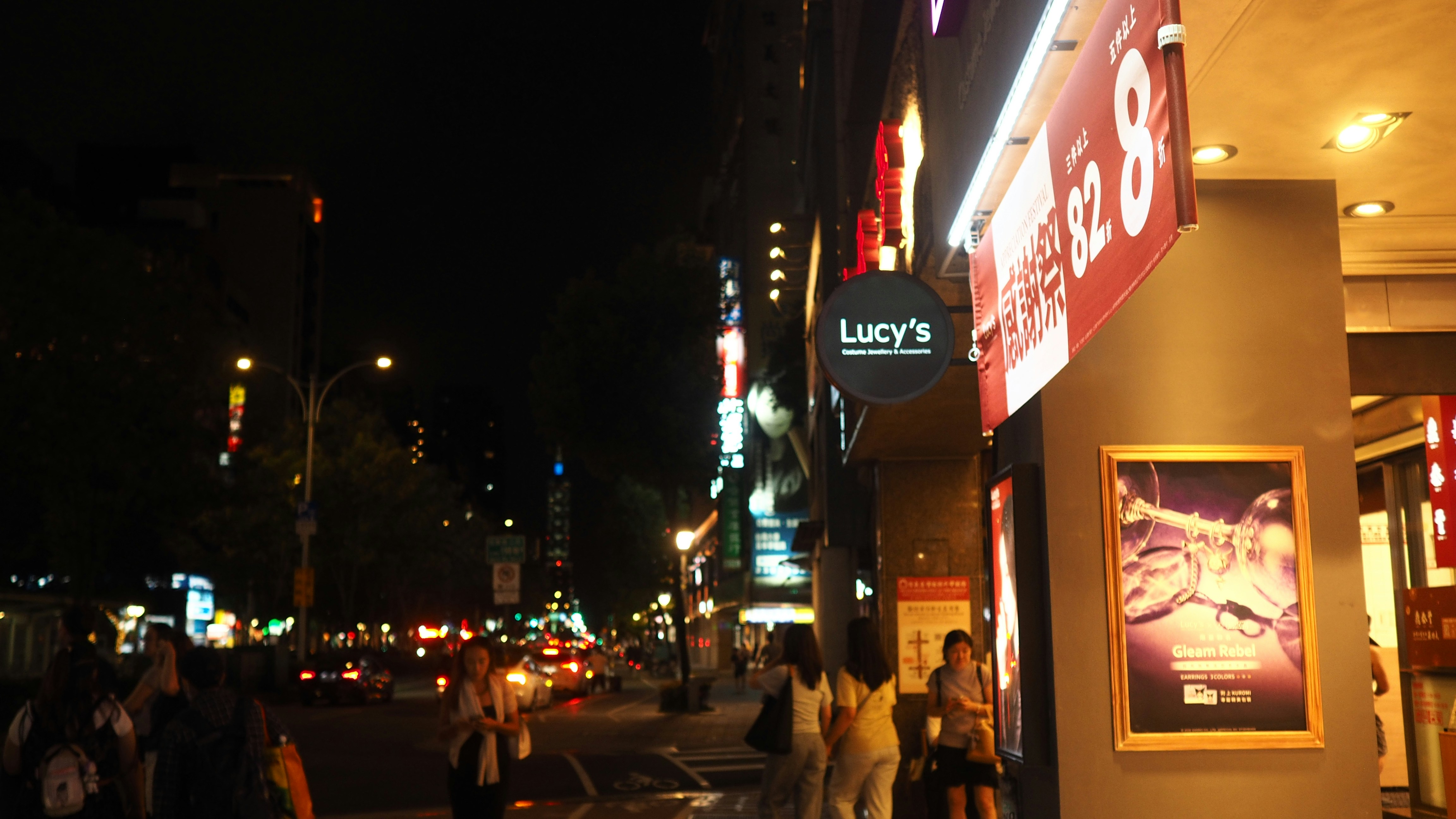 Neon Street Pulse: Nightlife Beneath the City Lights