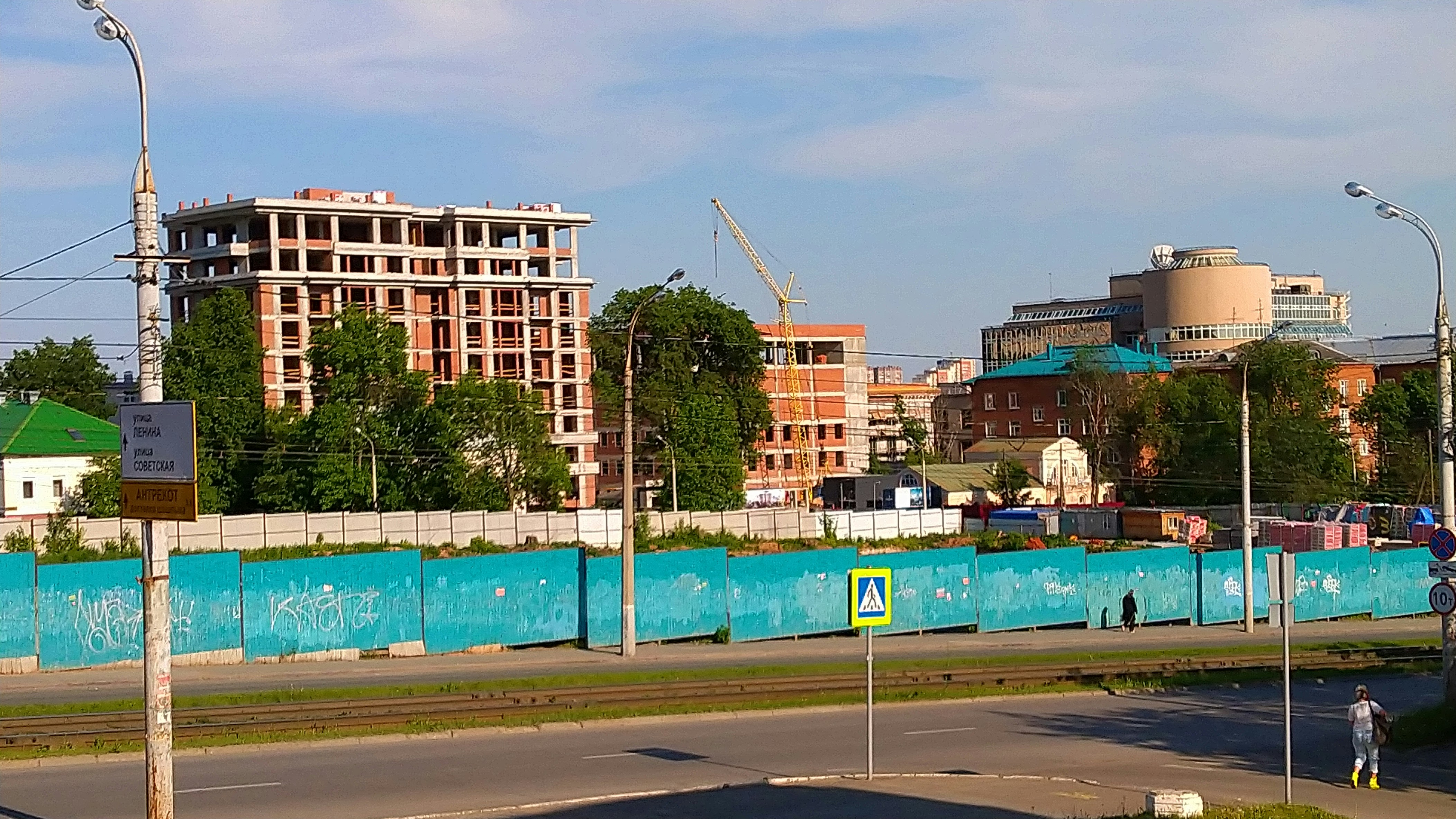 Still visible among the new buildings is the House of Archpriest Zakhary Lyatushevich, one of the oldest stone architectural monuments in Izhevsk, built in 1807–1808 according to the designs of architect S.E. Dudin. The one-story mansion with a mezzanine, located at 180 Vadim Sivkov Street, is listed on the register of cultural heritage sites of federal significance.