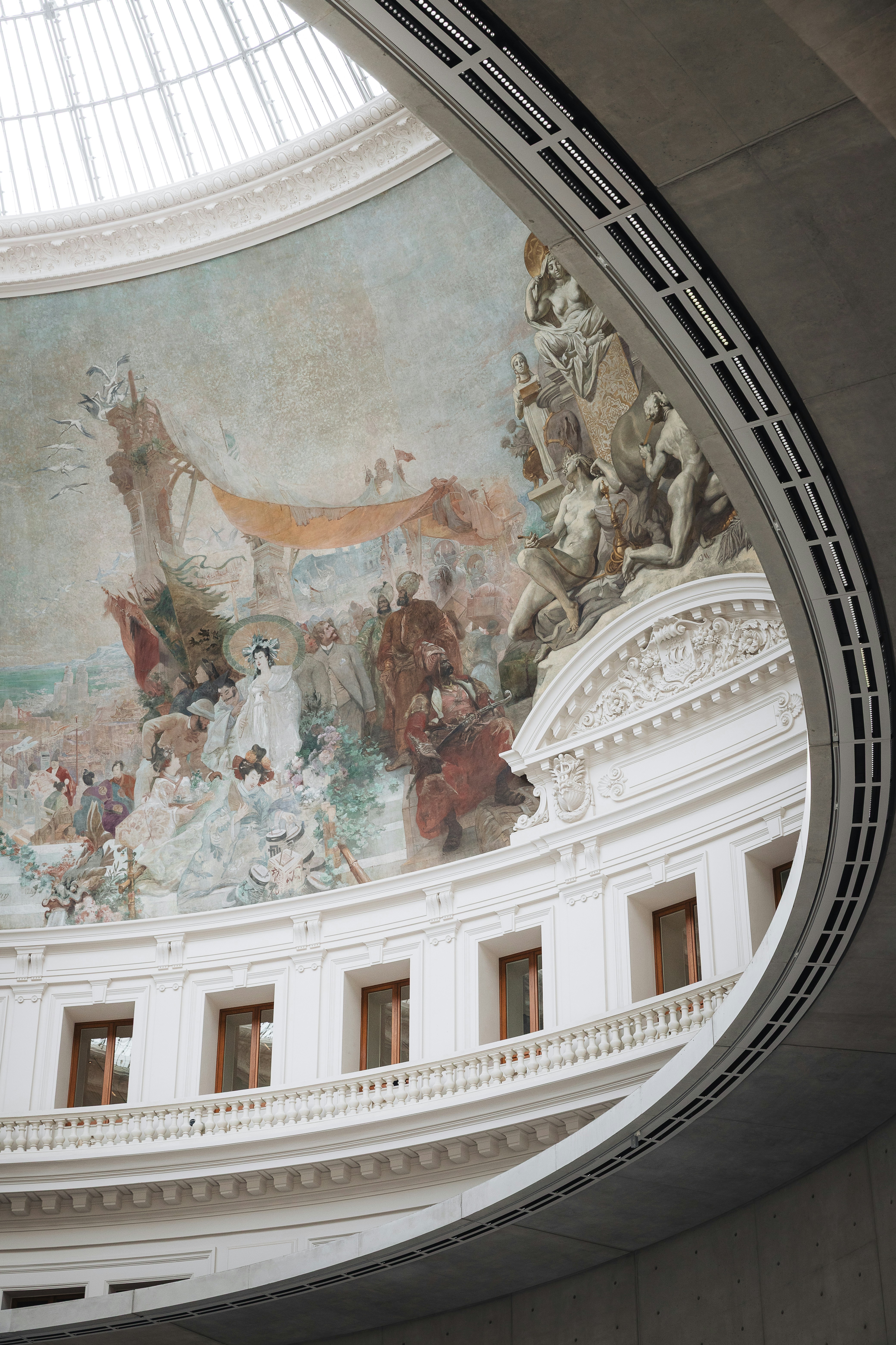 Circular Painted Dome: Classical Frieze Above White Arch