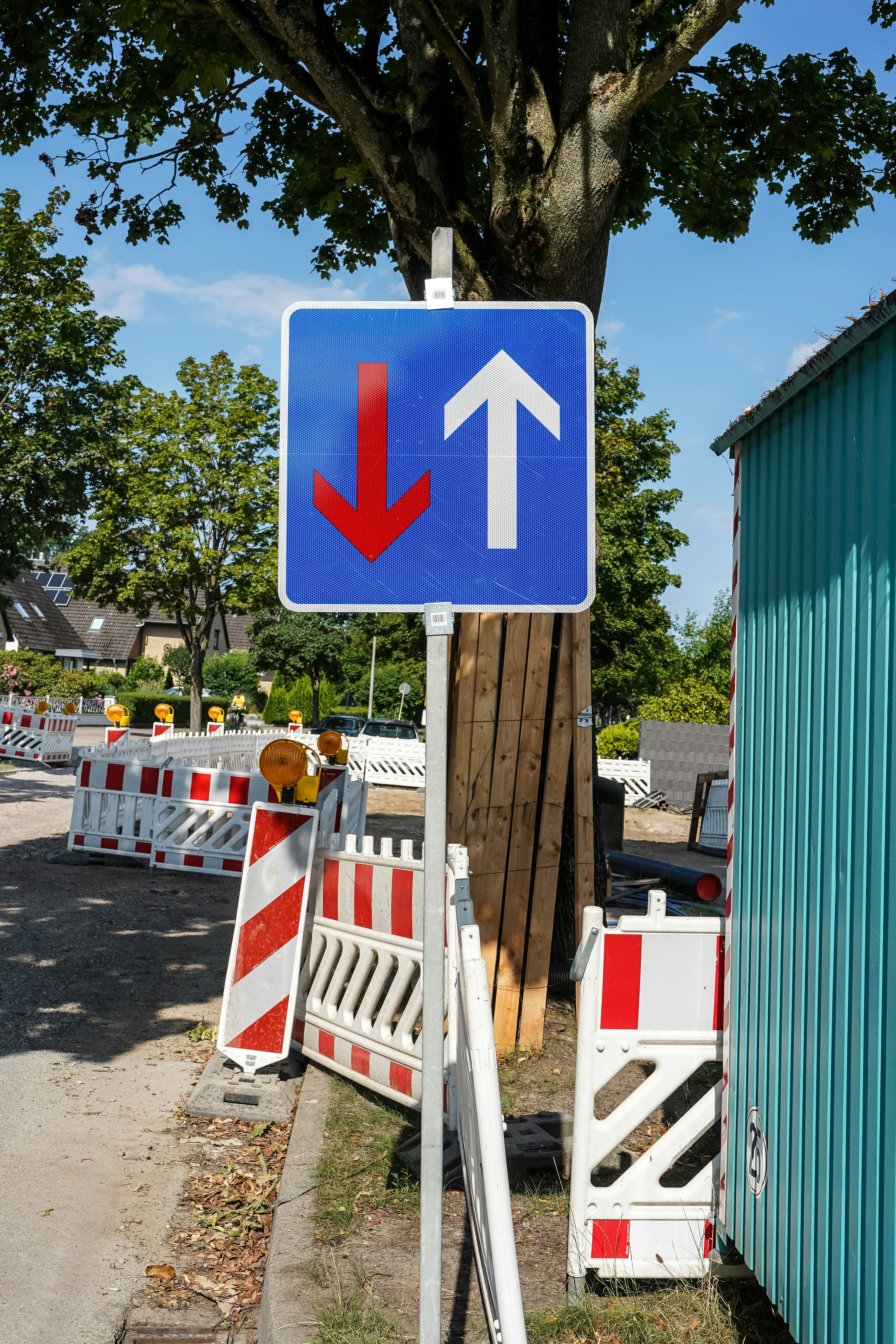 Traffic Direction Sign Amid Construction Line: A Street-Side Corridor