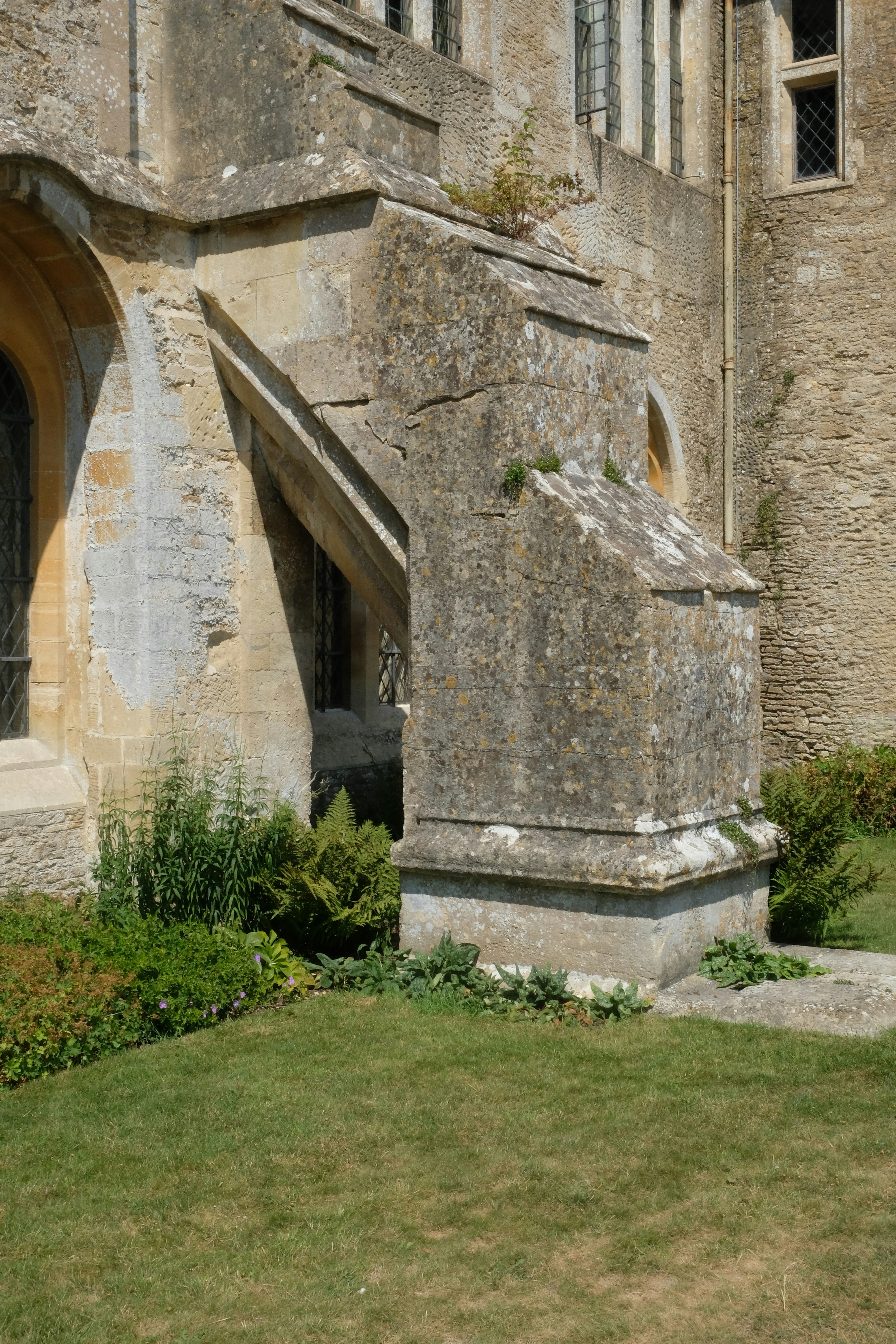 Stone Staircase Lighthouse: Weathered Steps at a Historic Manor