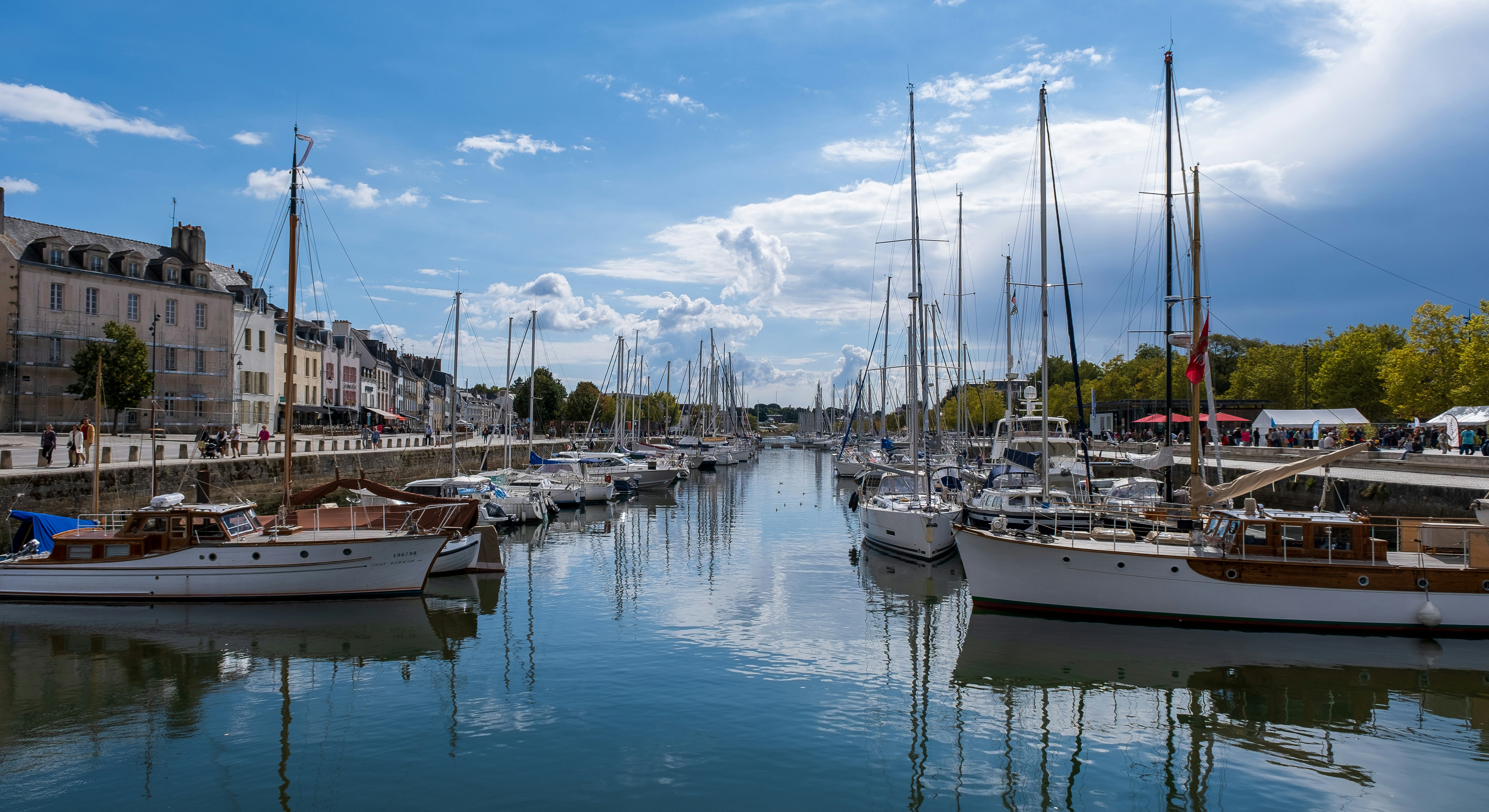 Harbor Symmetry: Boats Guiding the Quiet Channel
