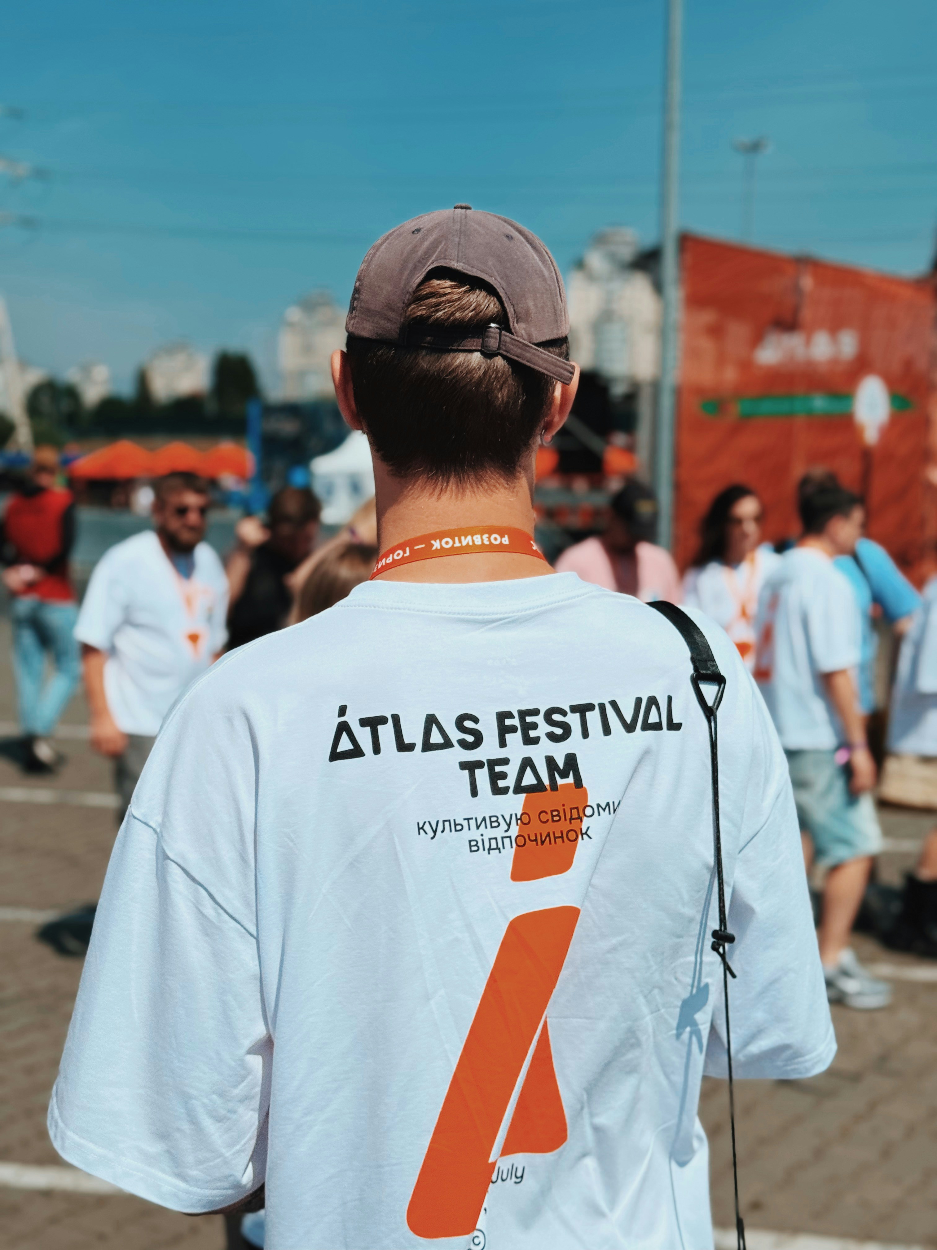 Back to the Festival: The Team Shirt and Behind-the-Scenes Crowd