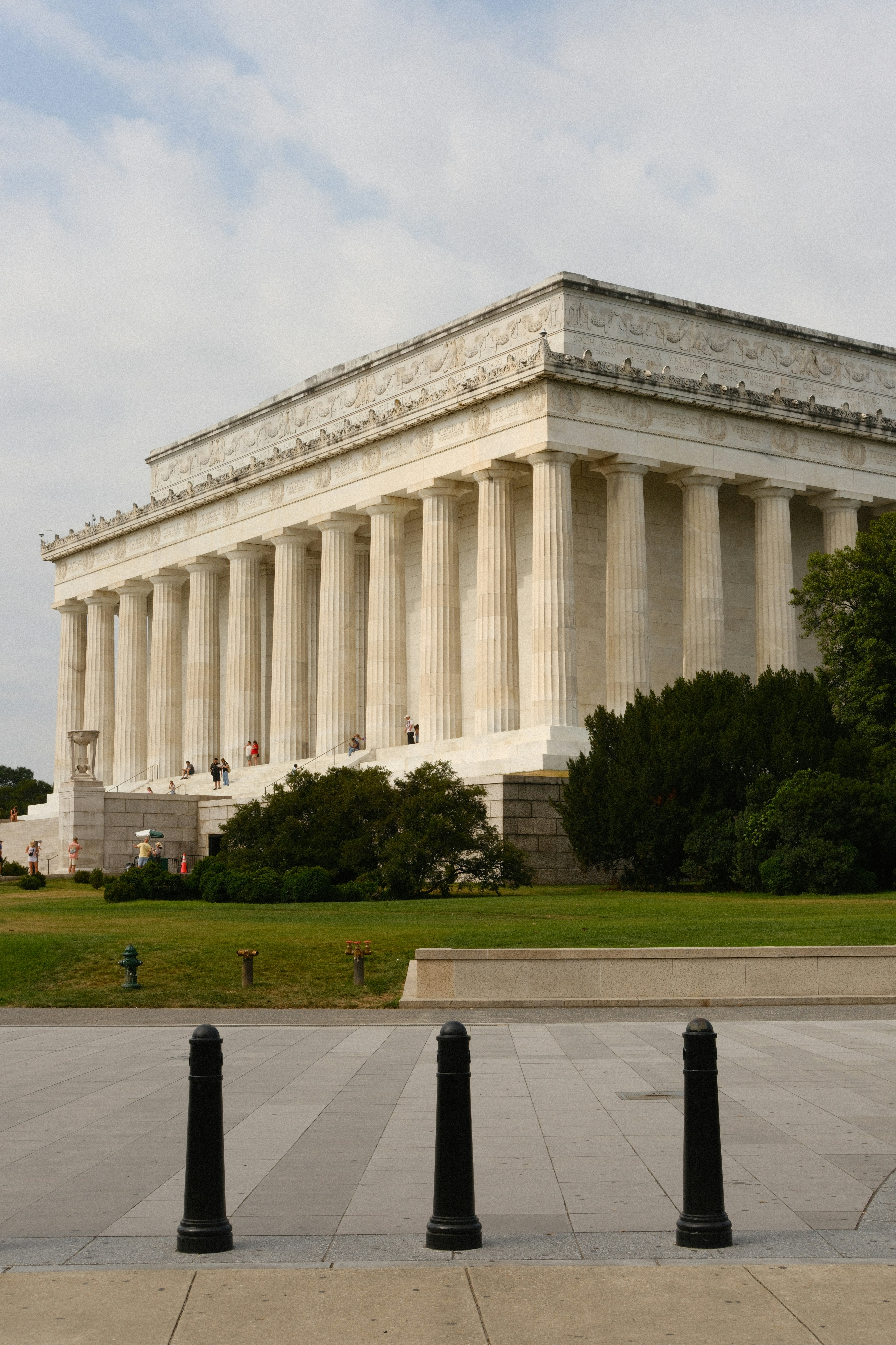 Colonnade of Time: A Quiet Walk Along the Lincoln Memorial Terrace