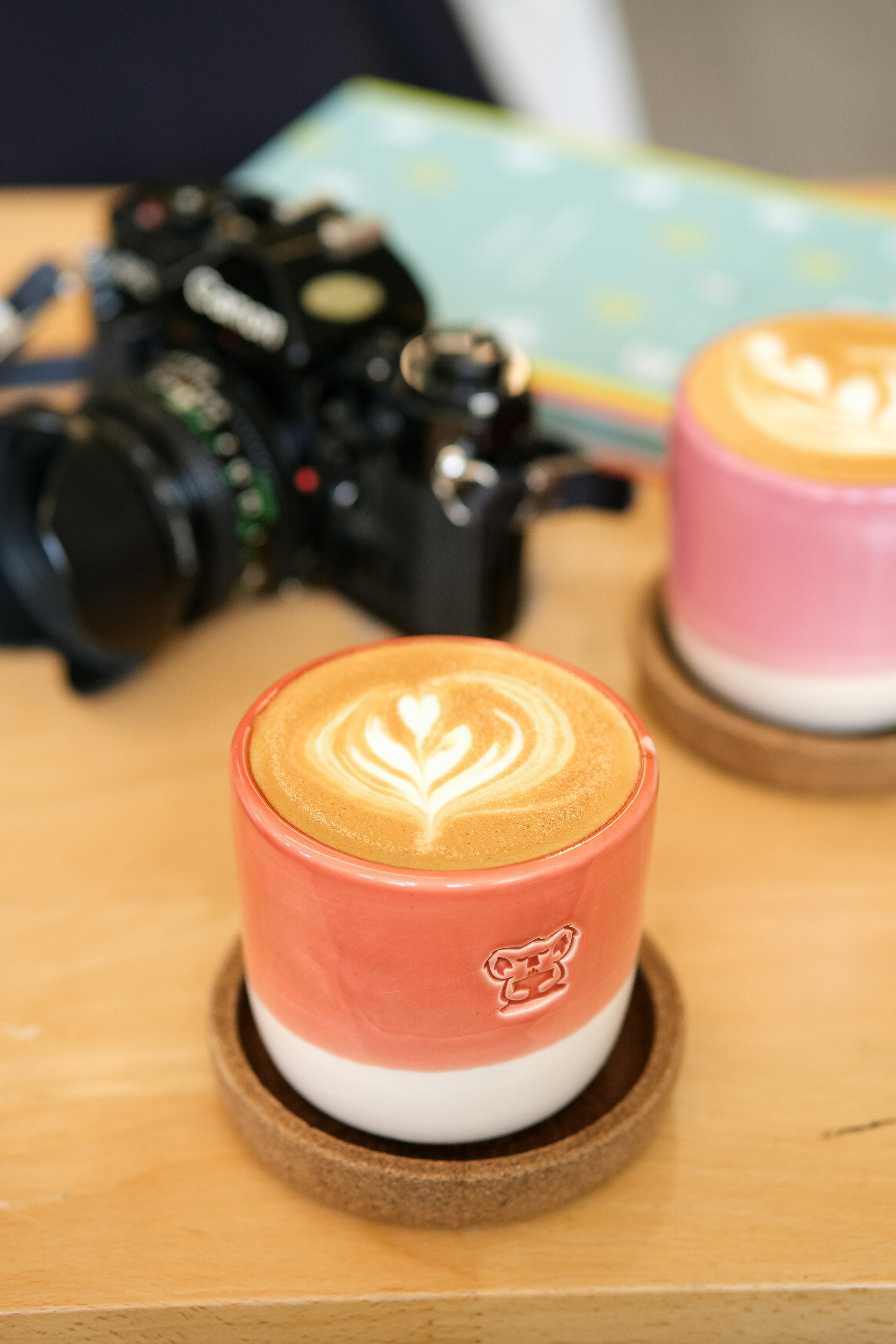 Latte Art in Quiet Focus: A Coffee Moment with a Vintage Camera