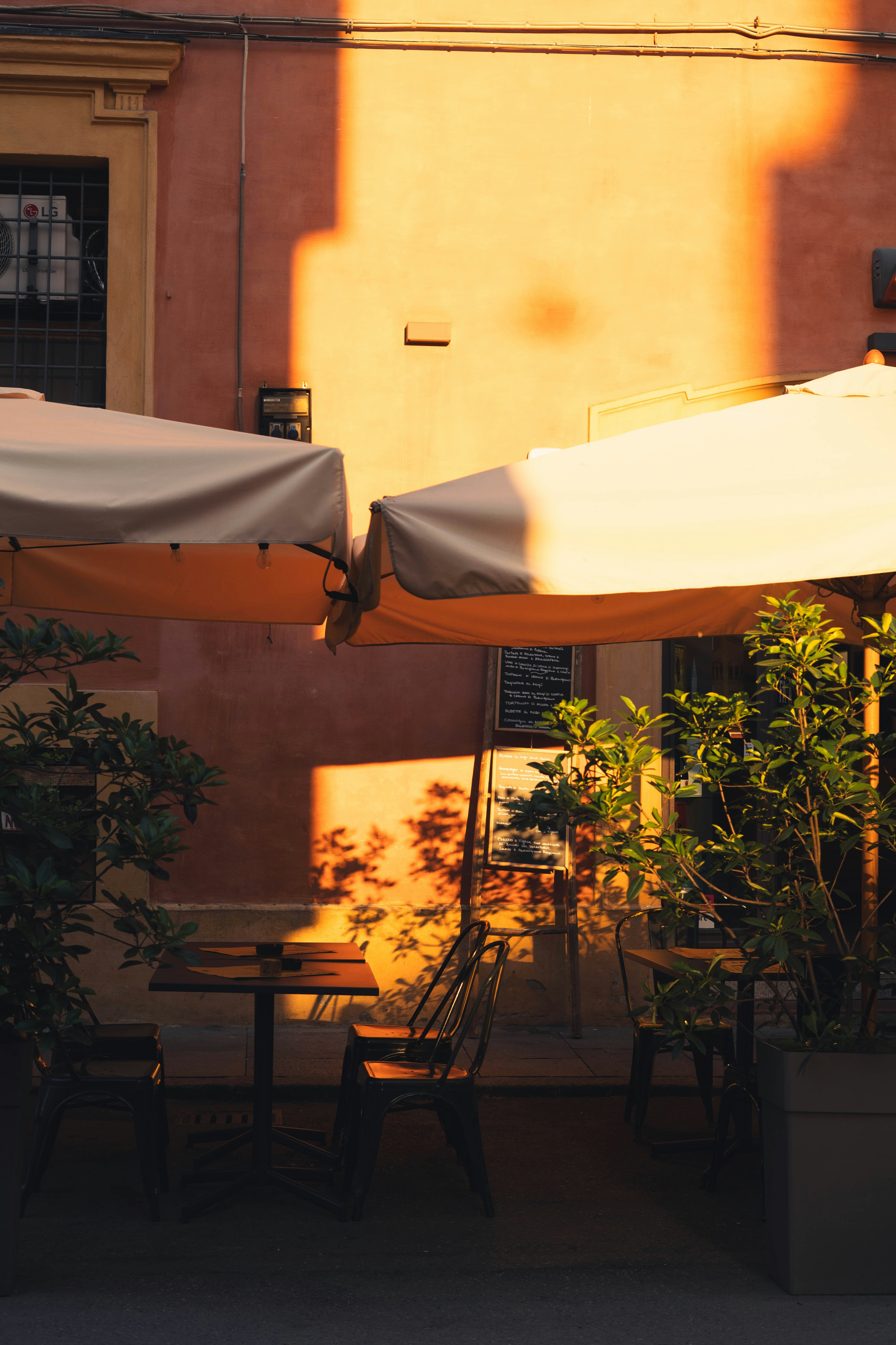Sunlit Outdoor Café in Warm Tuscan Light