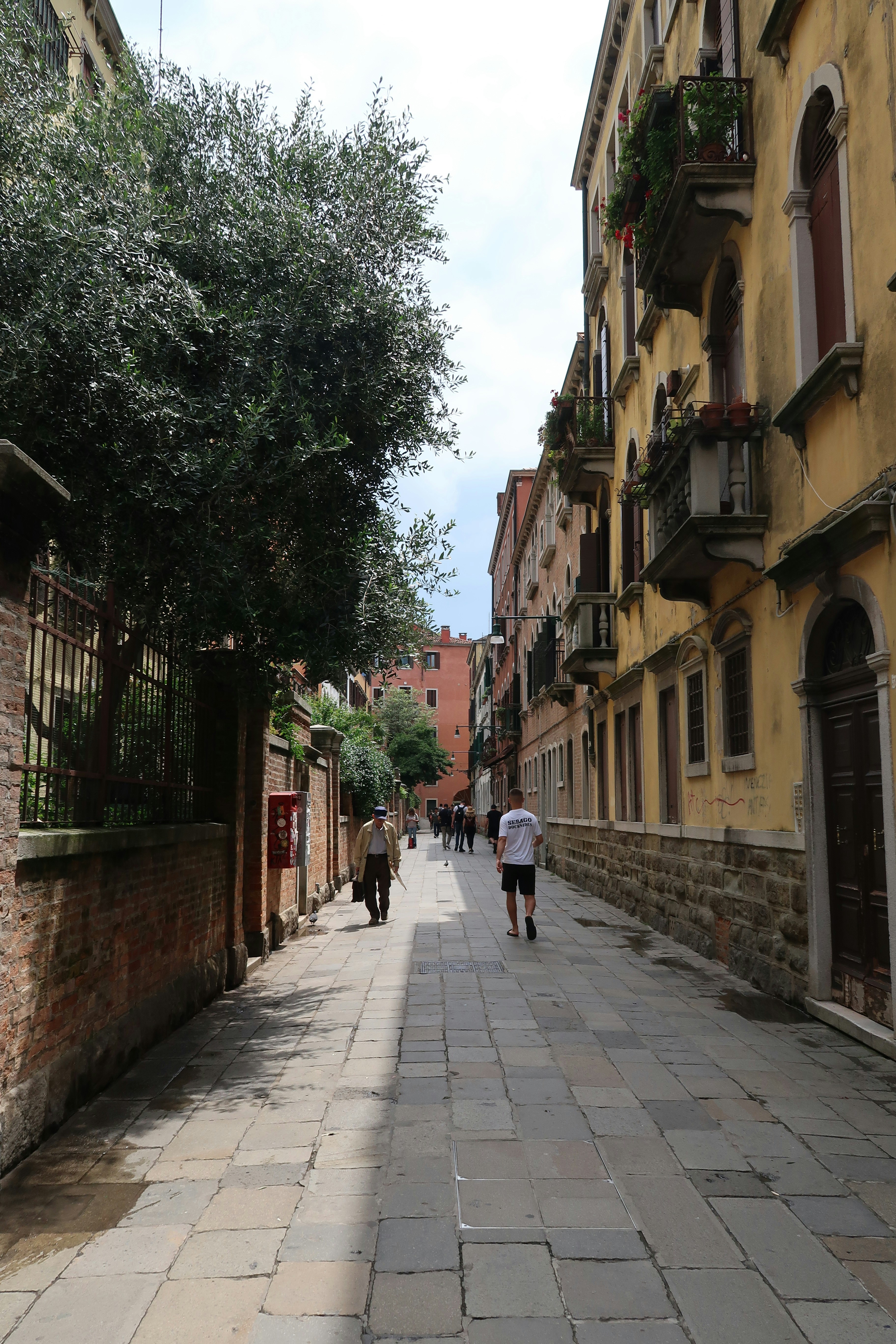Sunlit Calle: A Quiet Stride Between Facades