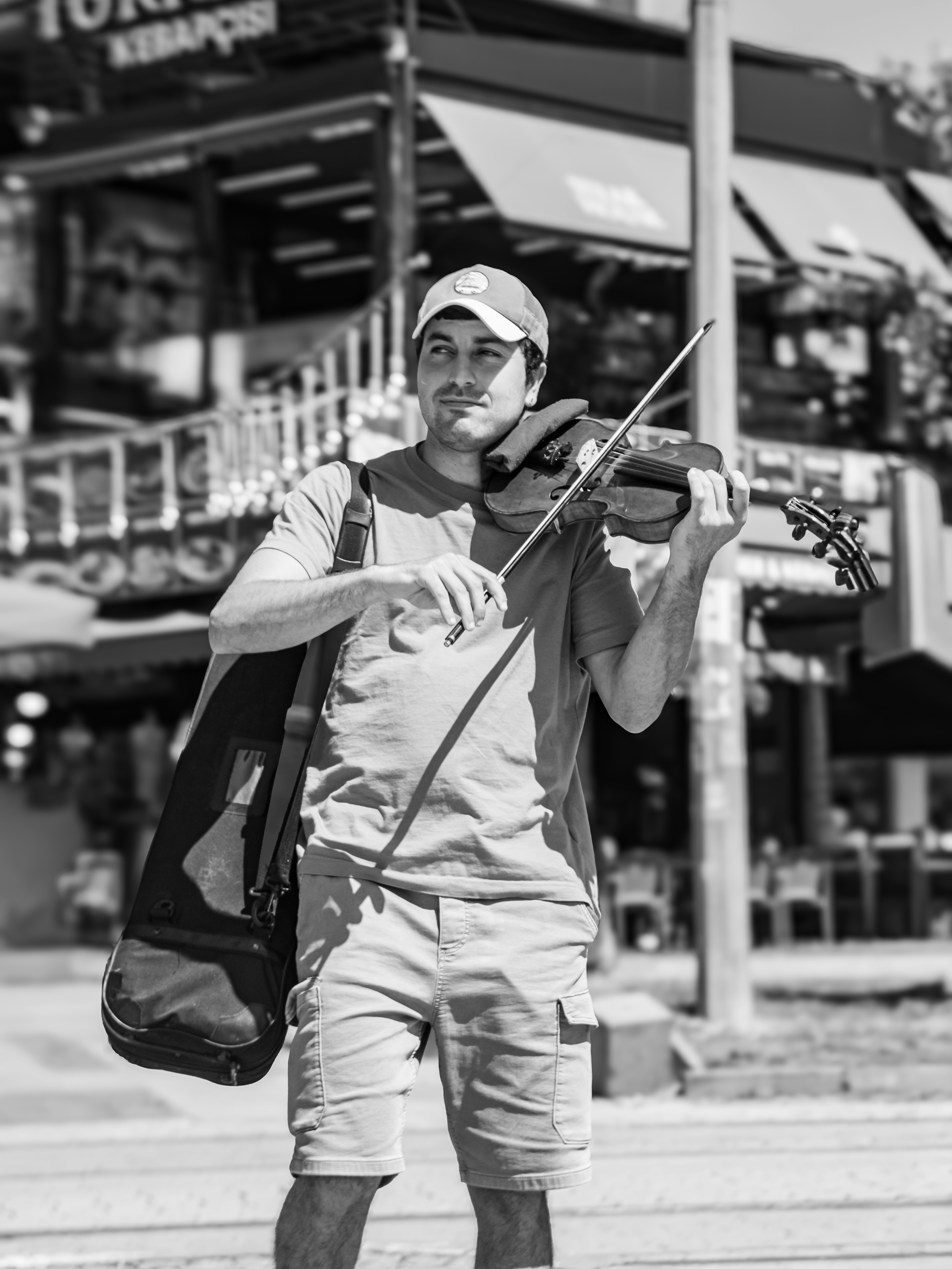 Violin in the Street: A Urban Serenade