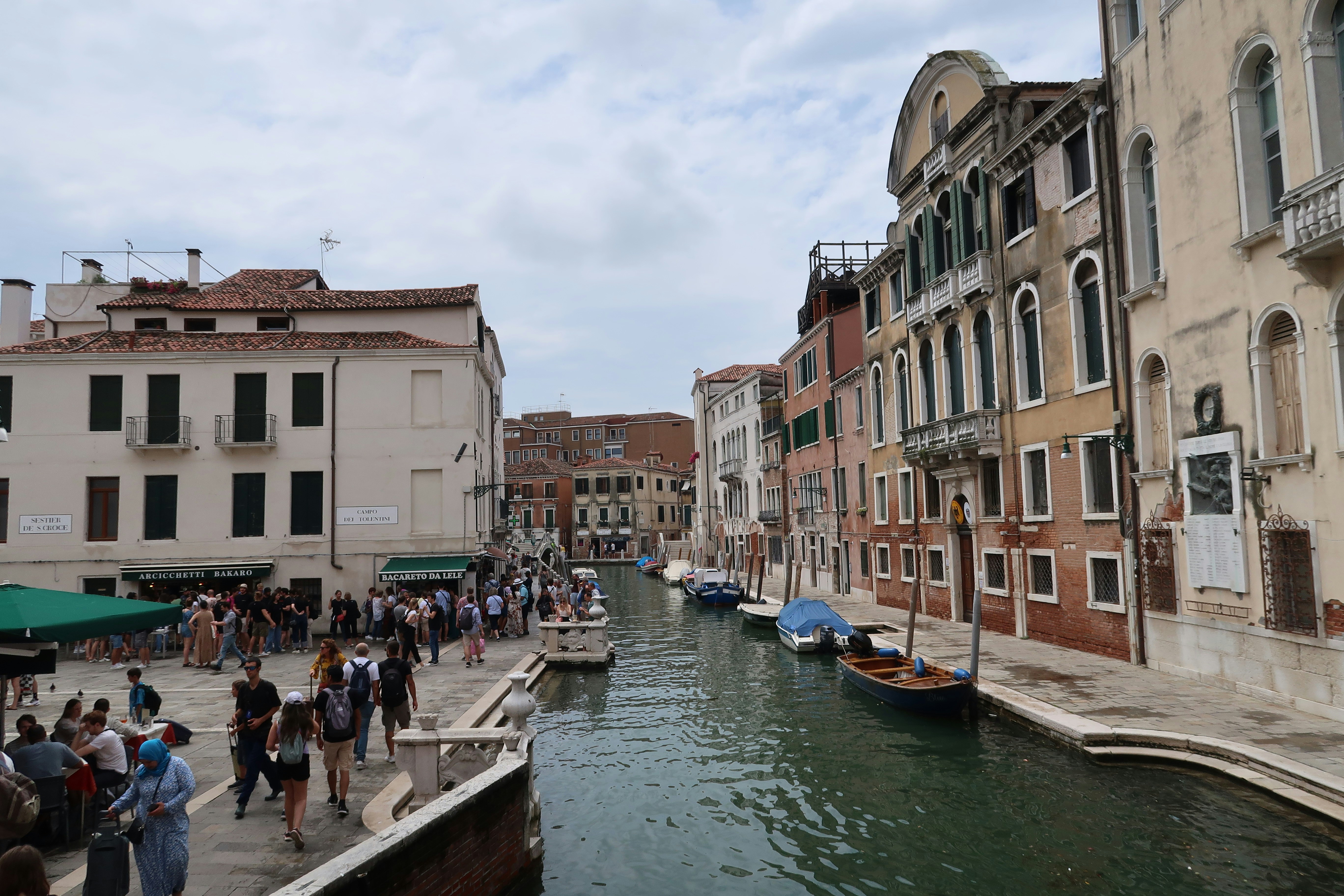 Canalfront Observatory: People and Architecture Along a Venetian-Style Waterway
