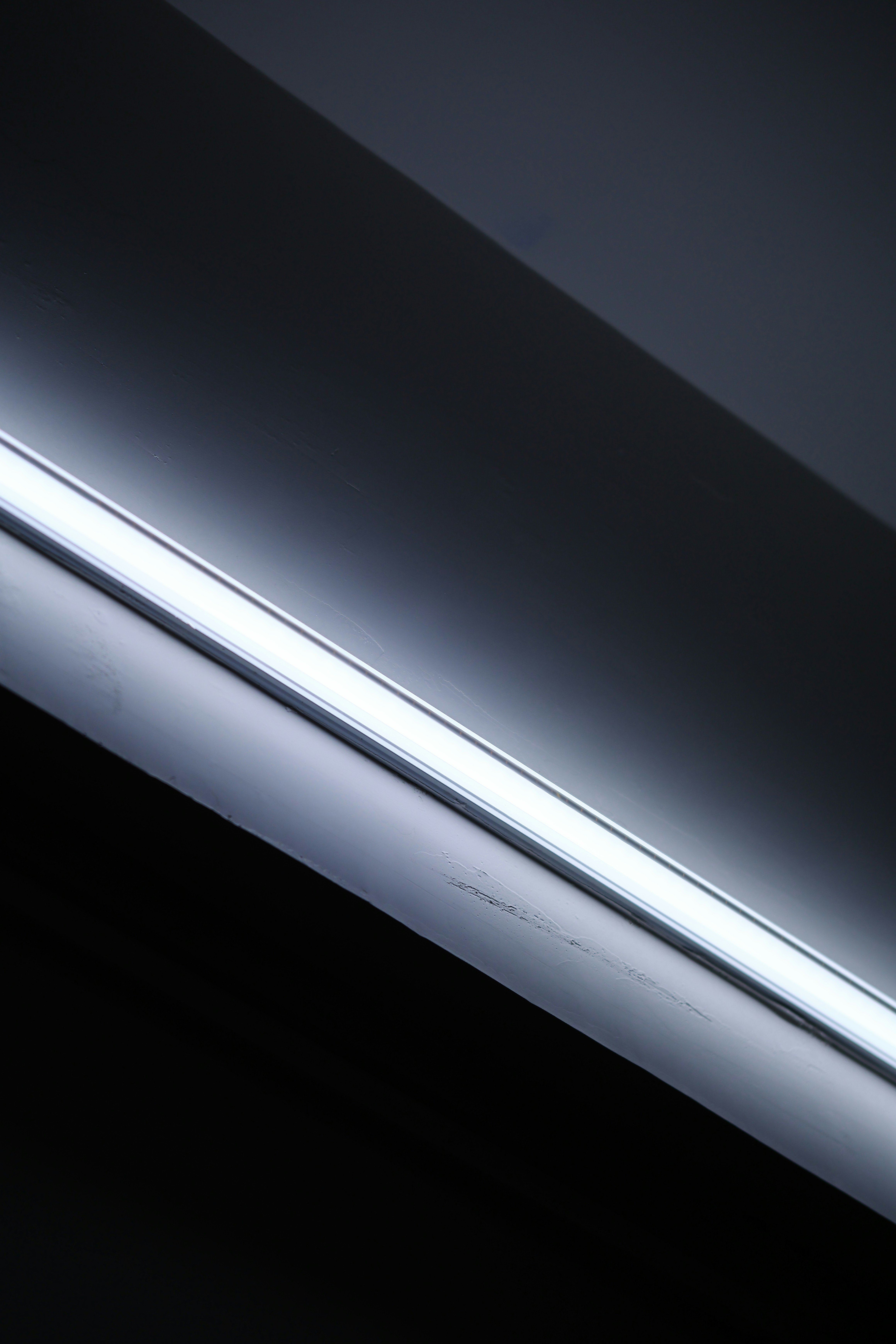 Glint and Edge: A Neon Line Across Midnight Metal