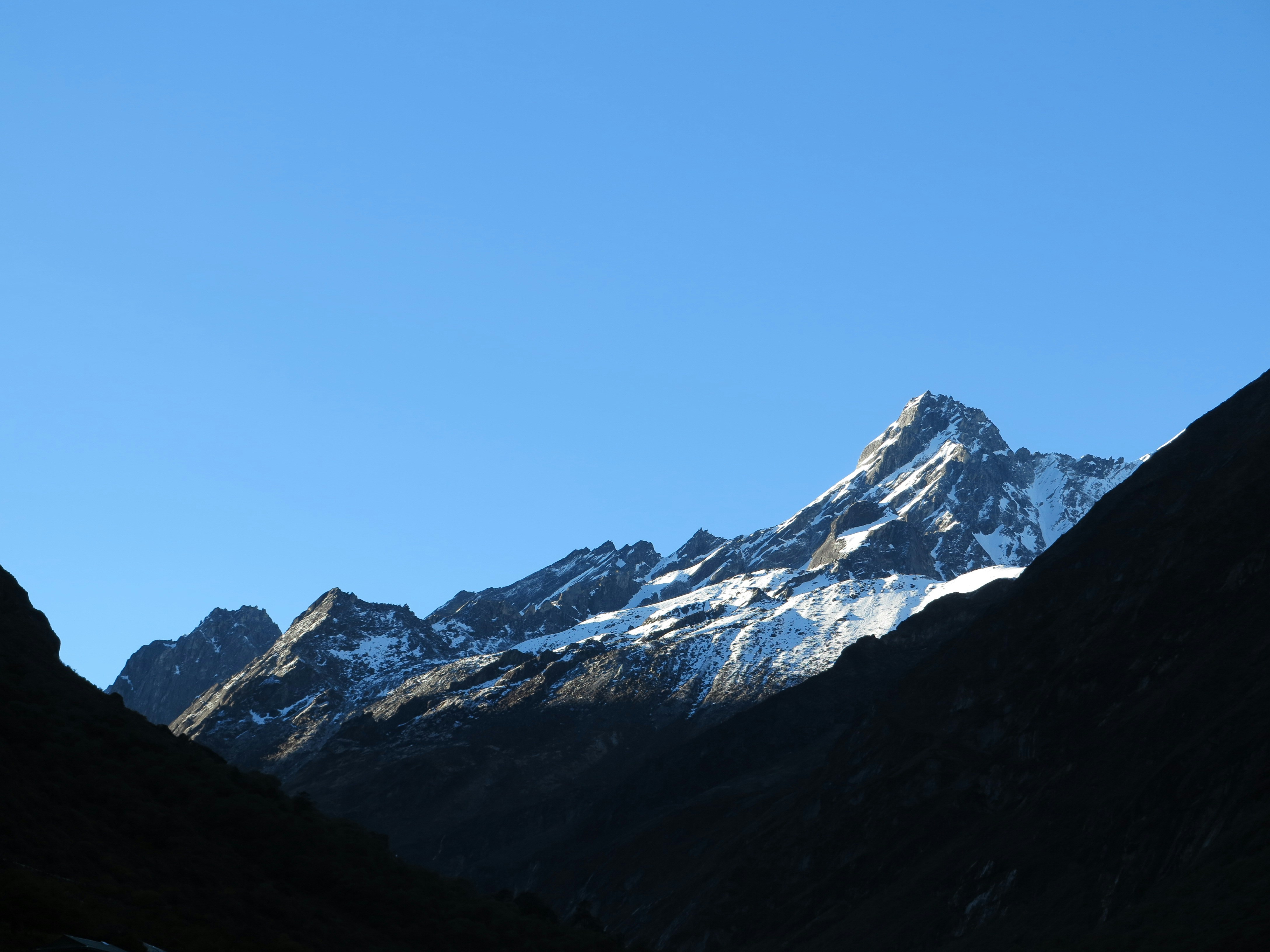 Crest of the Blue Silence: Snow-capped Peak Against a Clear Sky