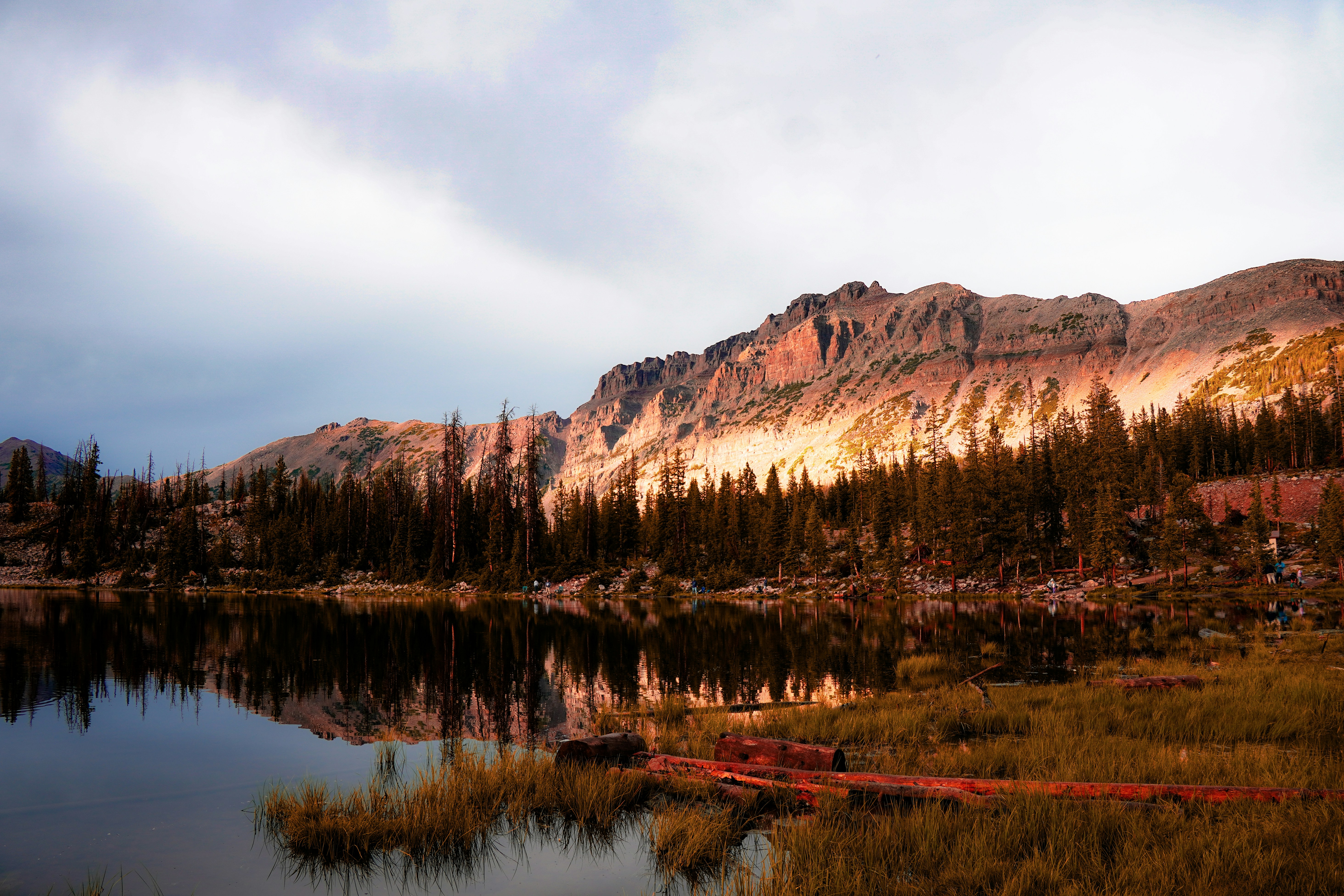 Golden Ridge Over Lake: Sunset Light on Alpine Cliff