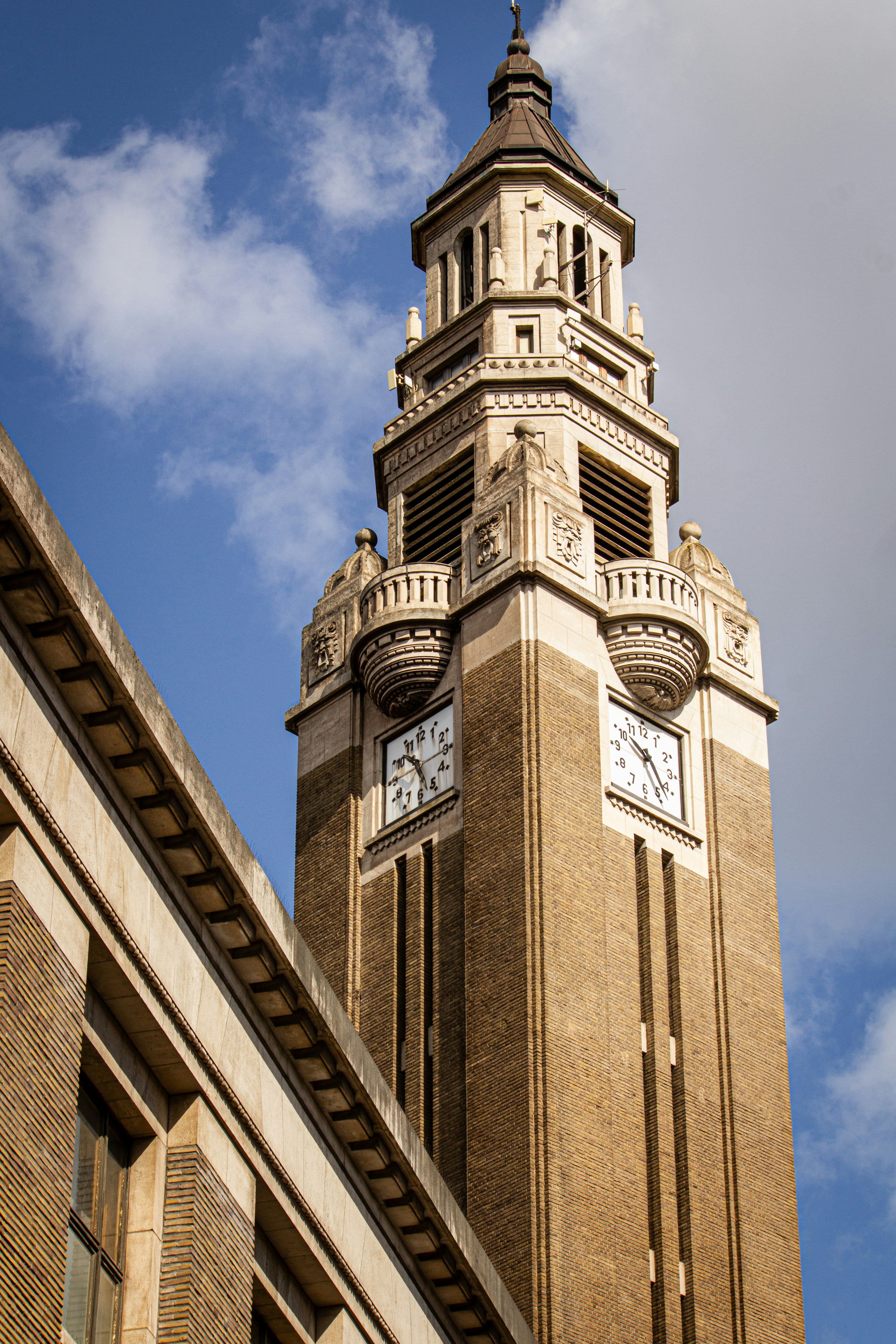Towering Timekeeper: A Clocktower Reaching Toward the Sky