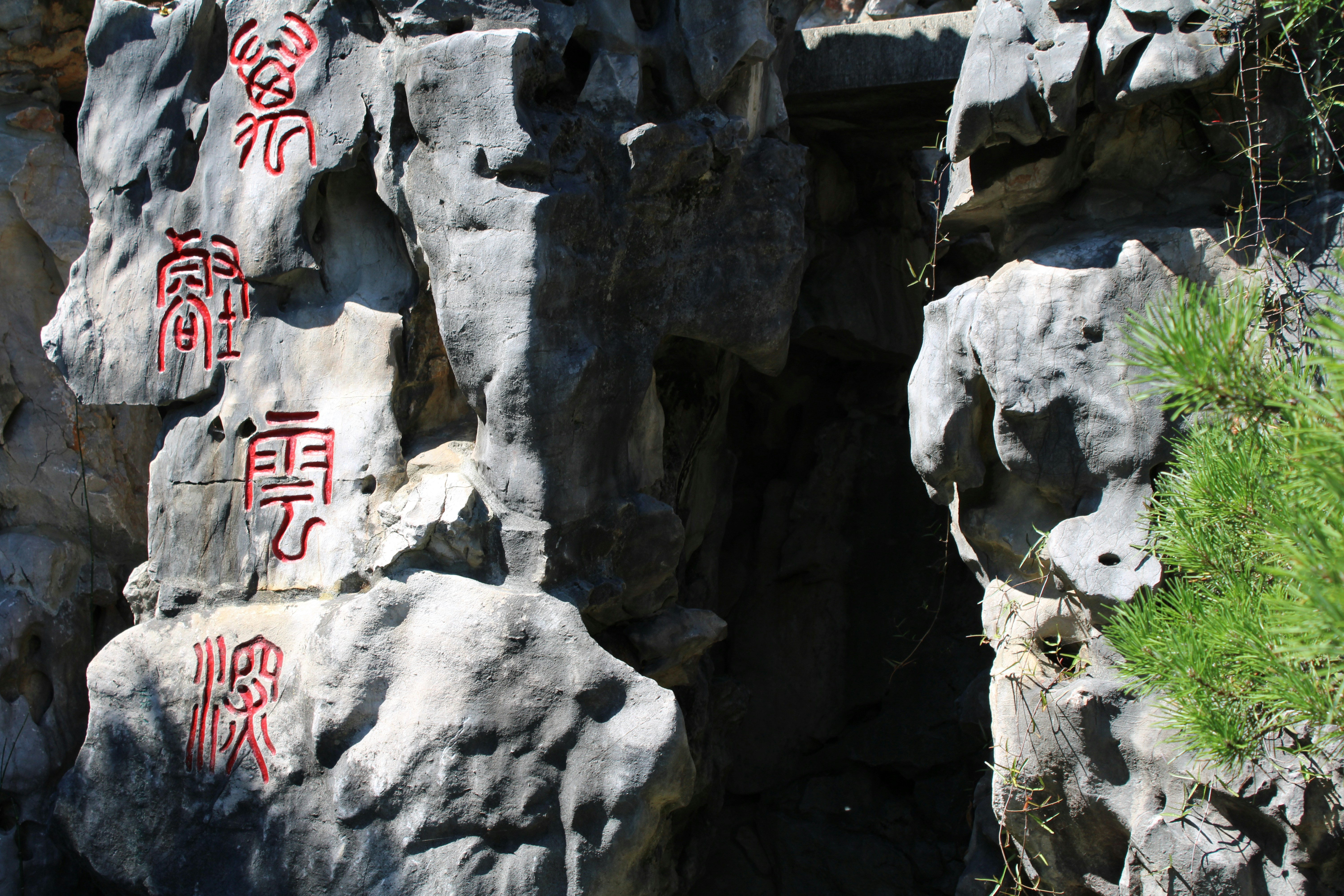 Red Script on Stony Crevices: A Quiet Entrance in the Rock Face