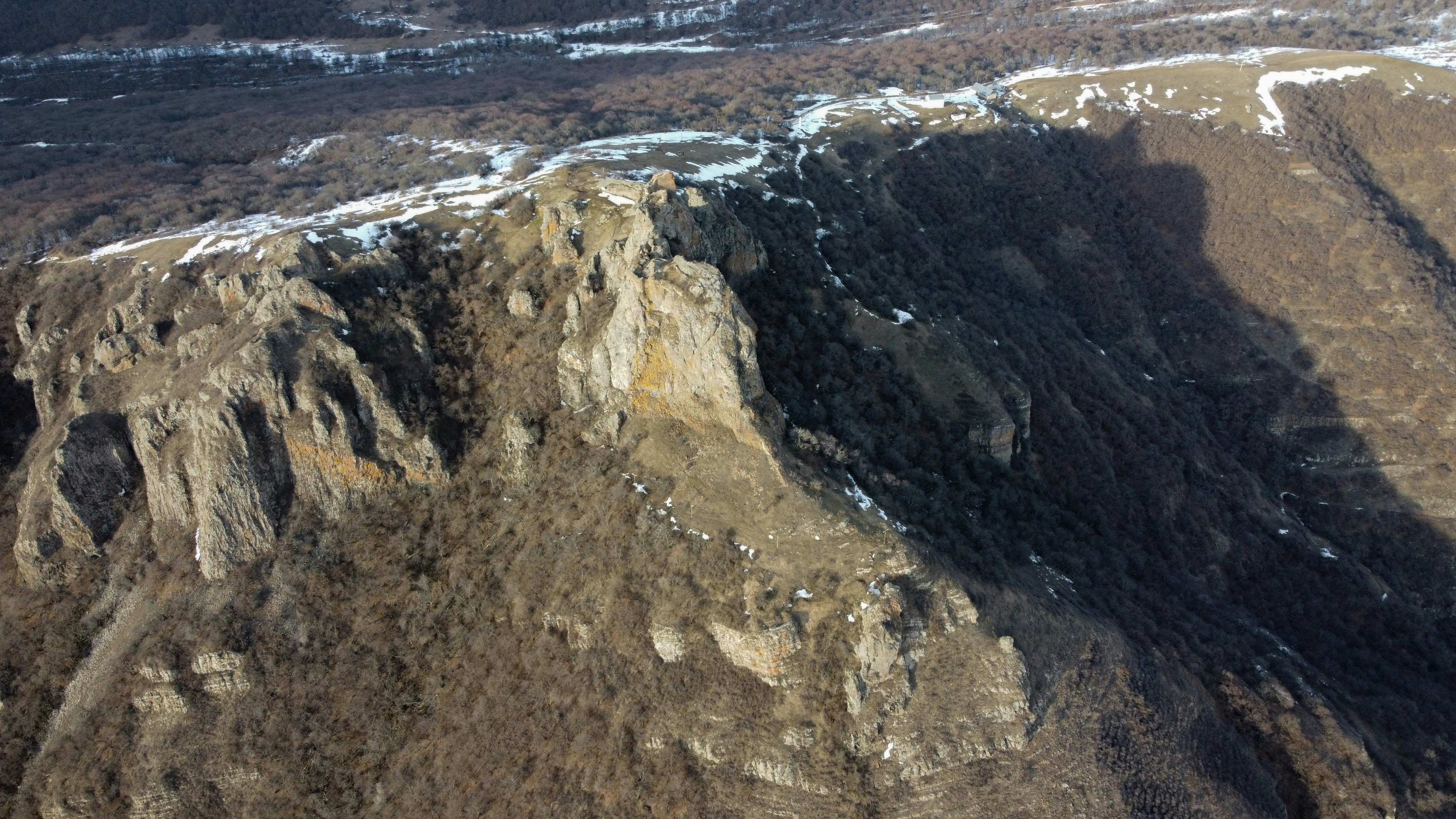 Rugged Ridge Overlook: Snow Dust on Deserted Cliffs