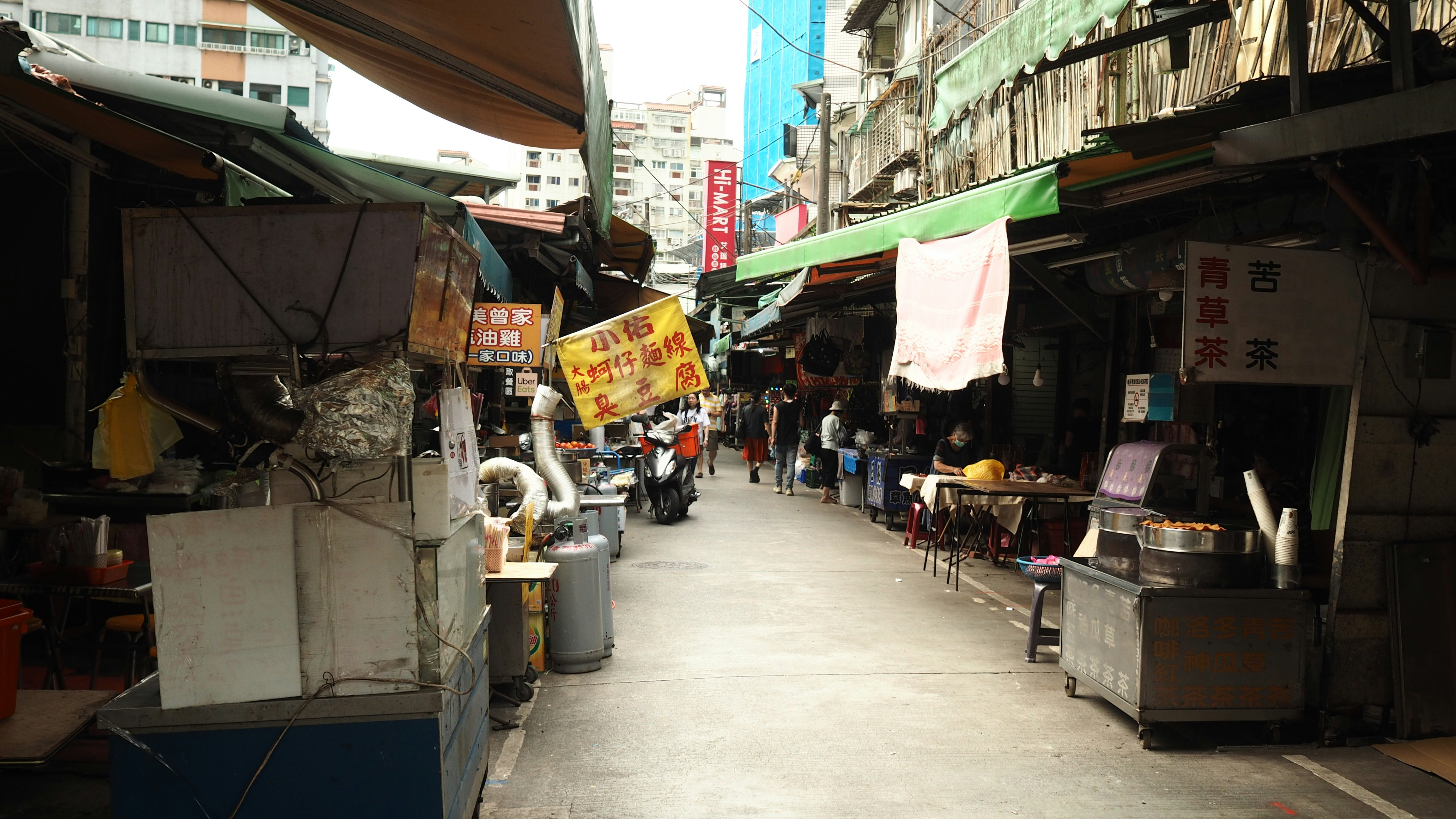 Market Alley: A Stretch of Stalls and Sunlit Signs