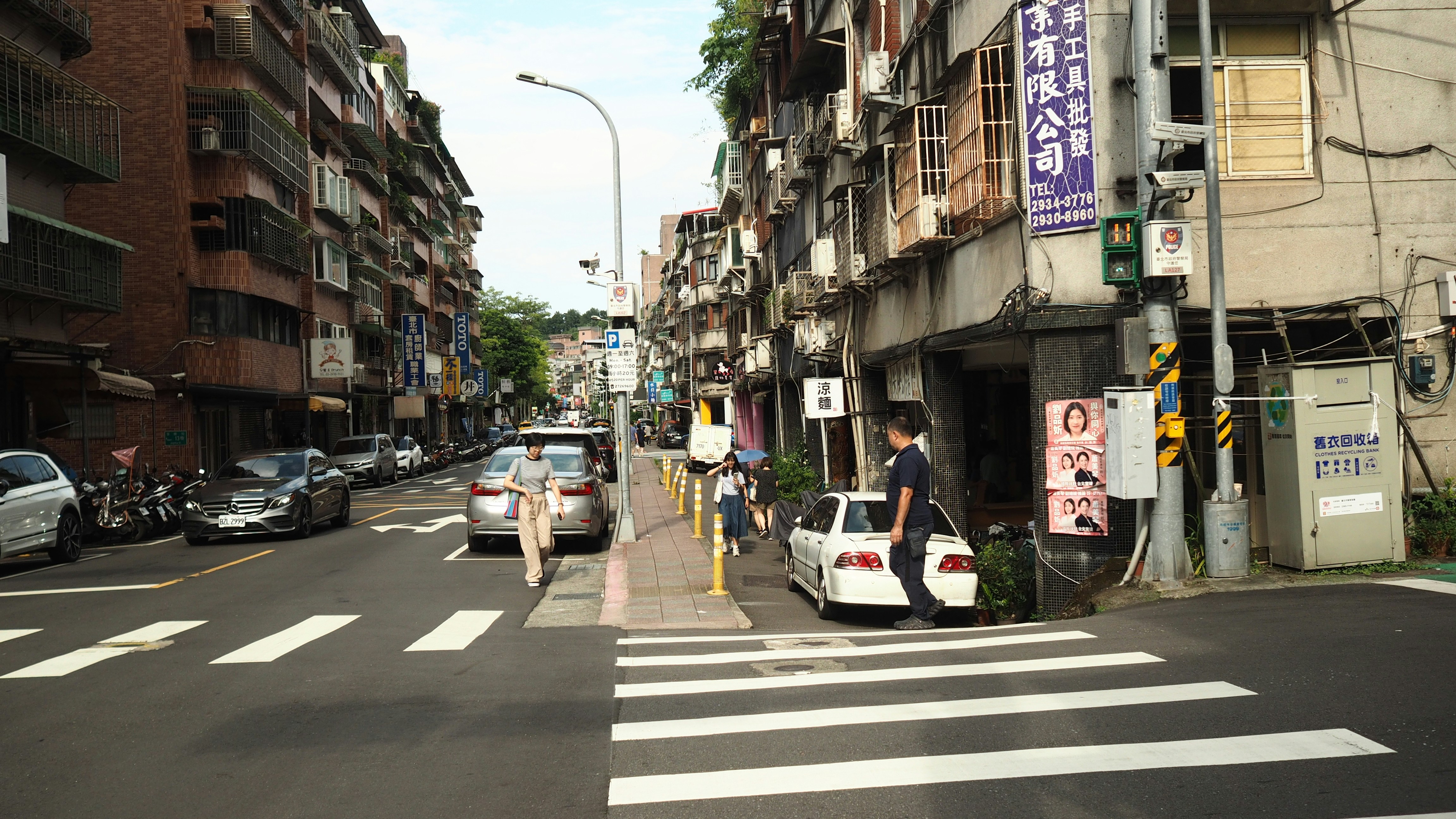 Crosswalk Confluence: Street Scene with Pedestrians and Passing Cars