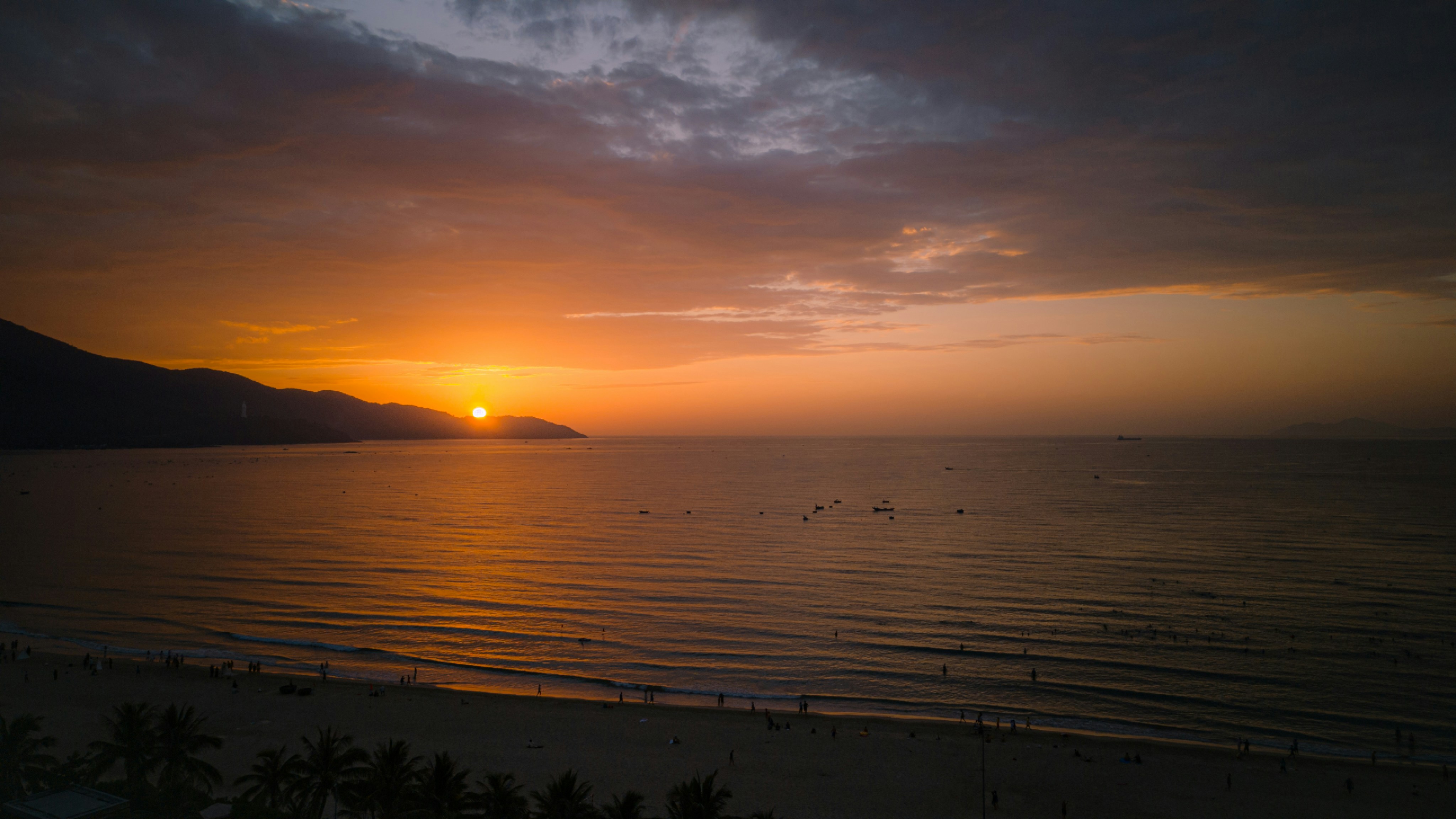 Sunset over a Calm Bay: Dusk Lighting on Palm-Coast