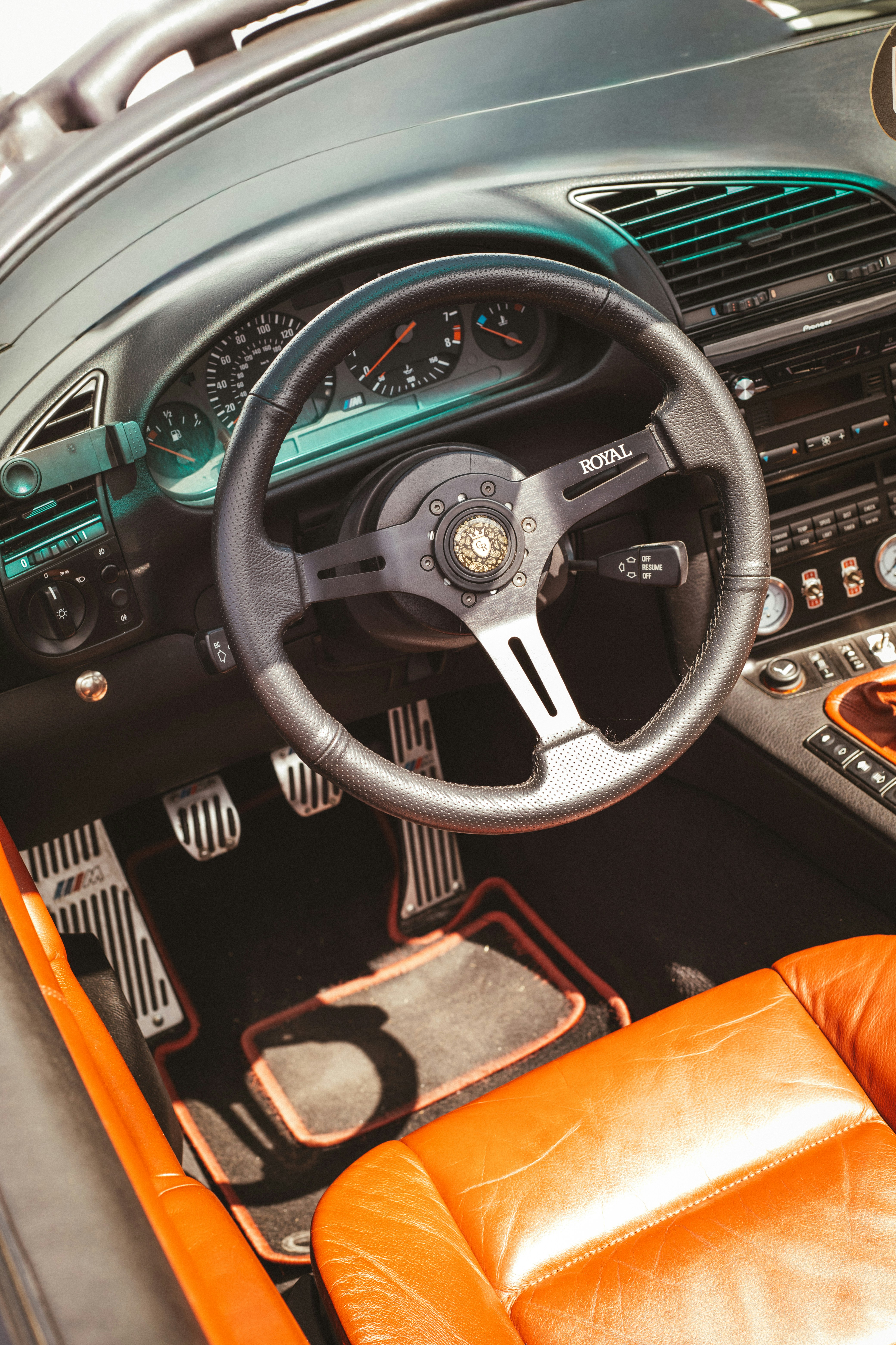 Steering Wheel Reverie: A Classic Royal Cockpit in Leather and Steel