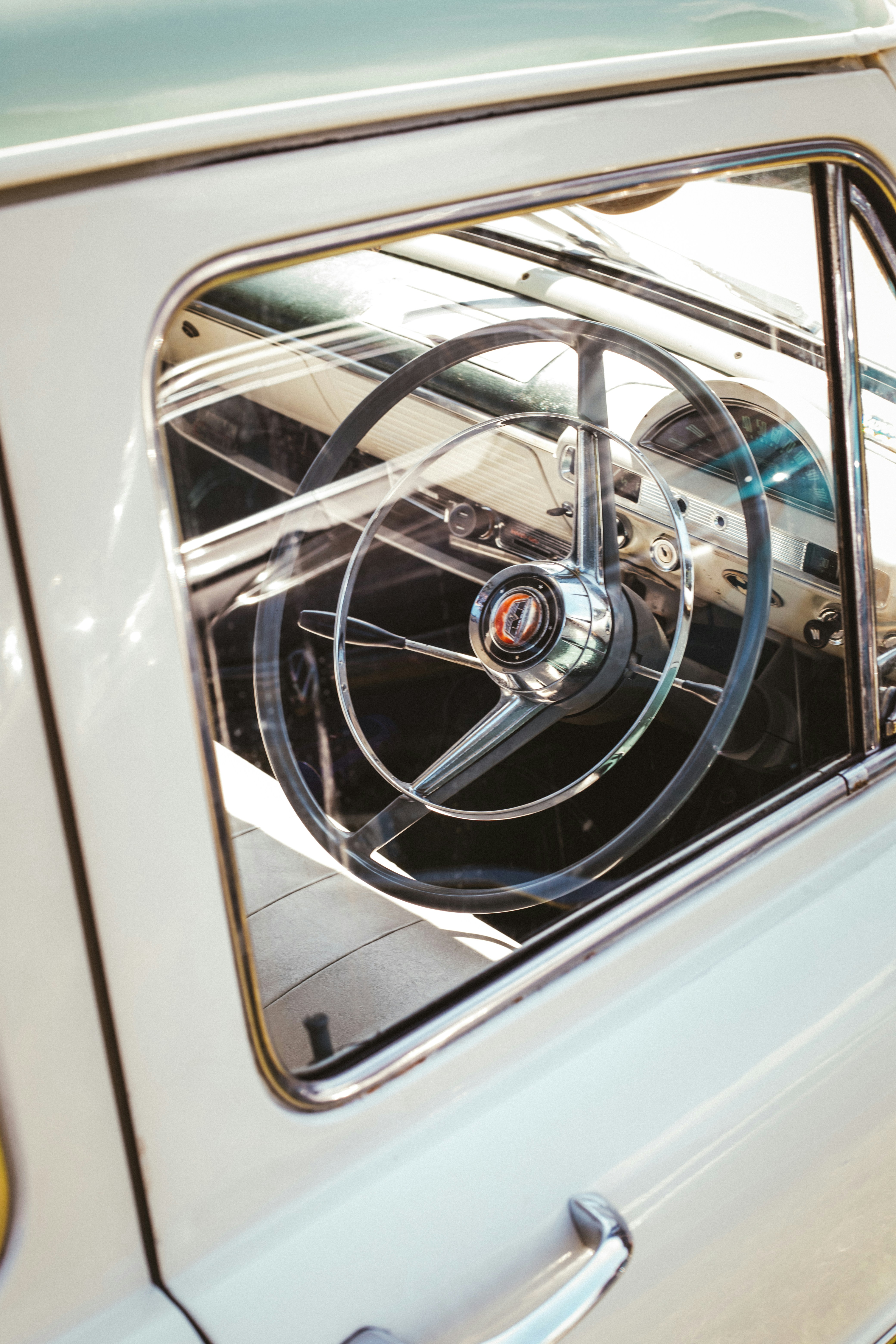 Circular steering and chrome nostalgia: the vintage car’s cockpit