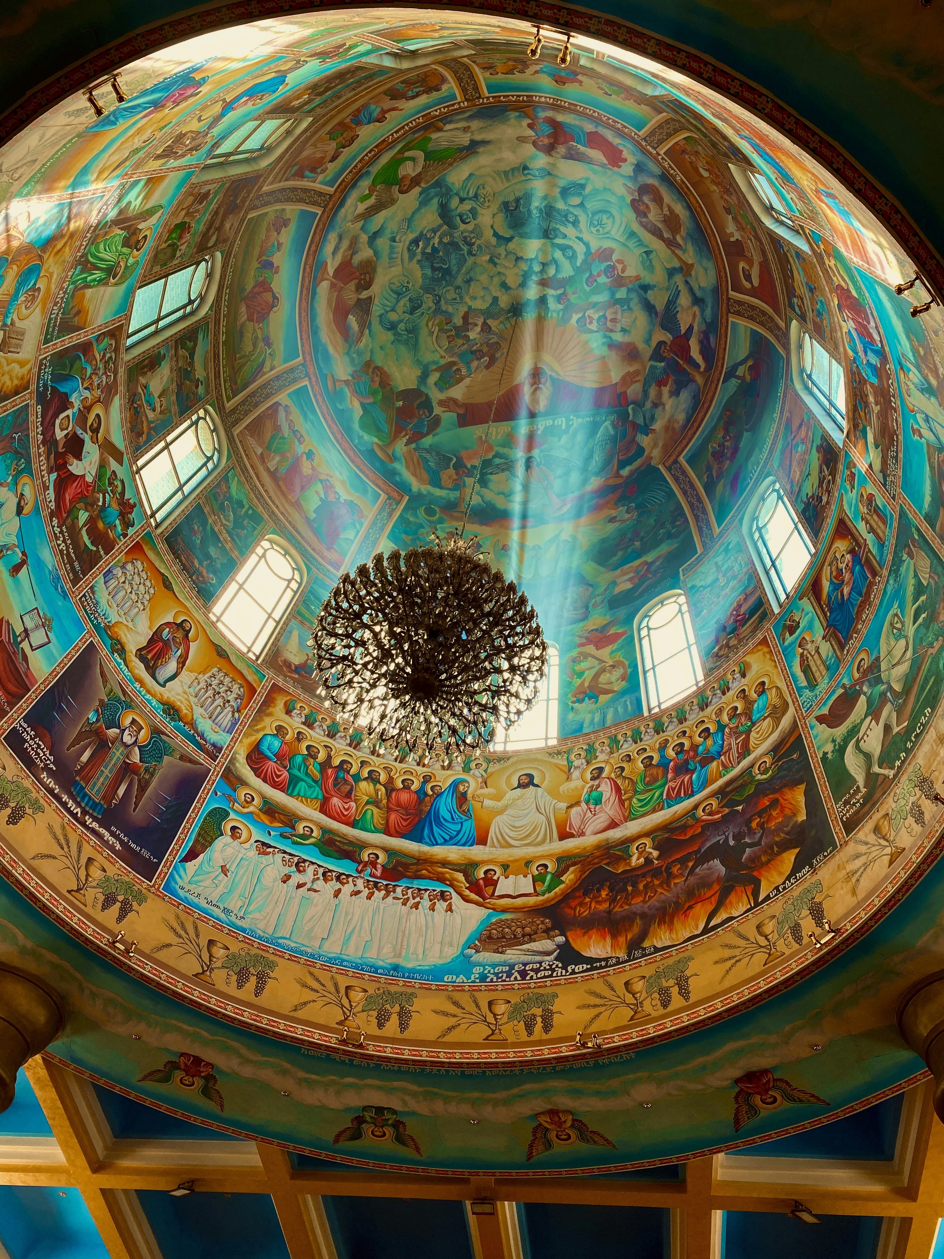 Circles of Light: A Painted Dome’s Converging Gaze