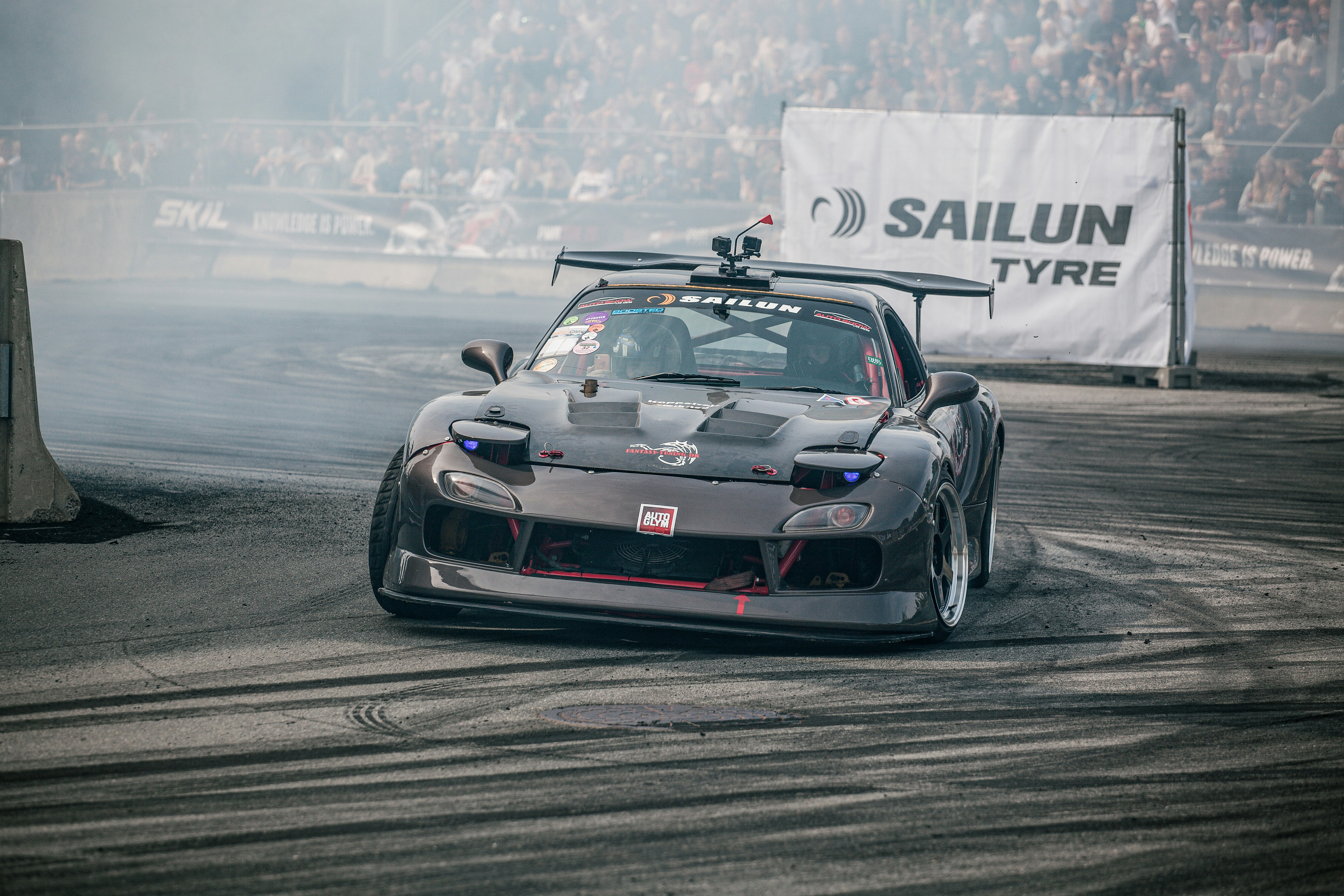 Apex of Smoke: Midnight Drifter Gripping the Turn