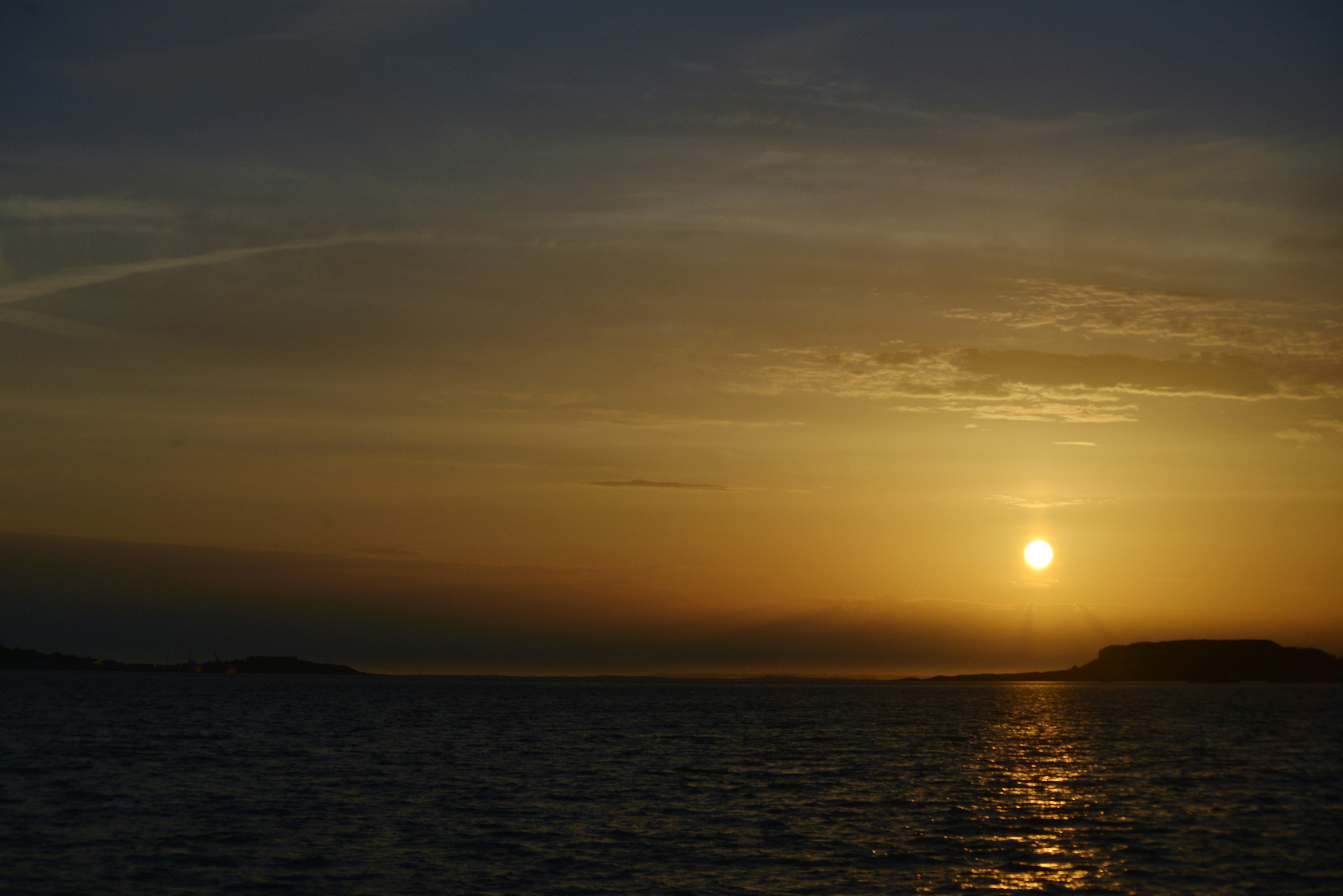 Sunlit Horizon: A Quiet Sunset Over Calm Seas