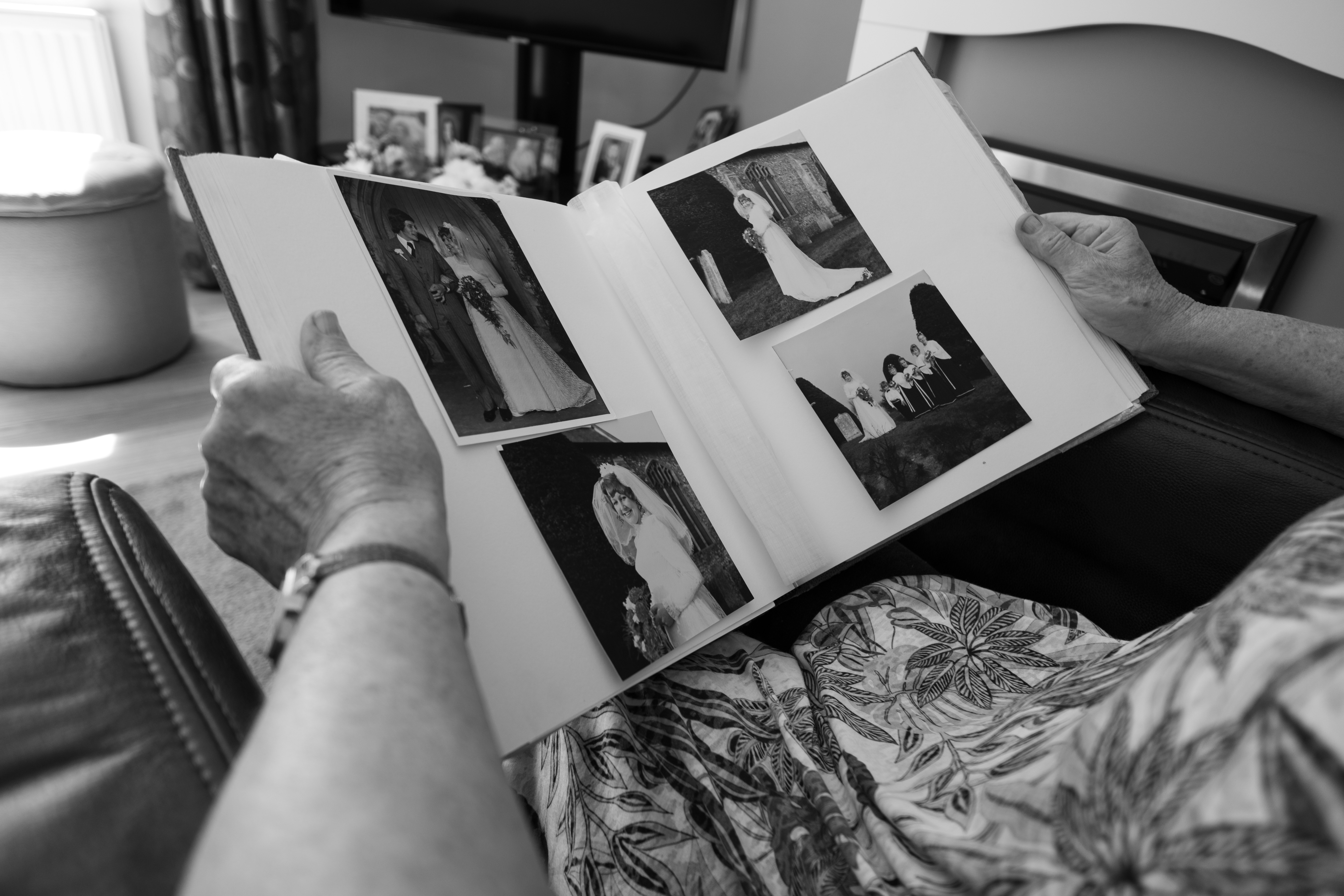A Quiet Gallery of Moments: An Elderly Hand Curates a Lifelong Album