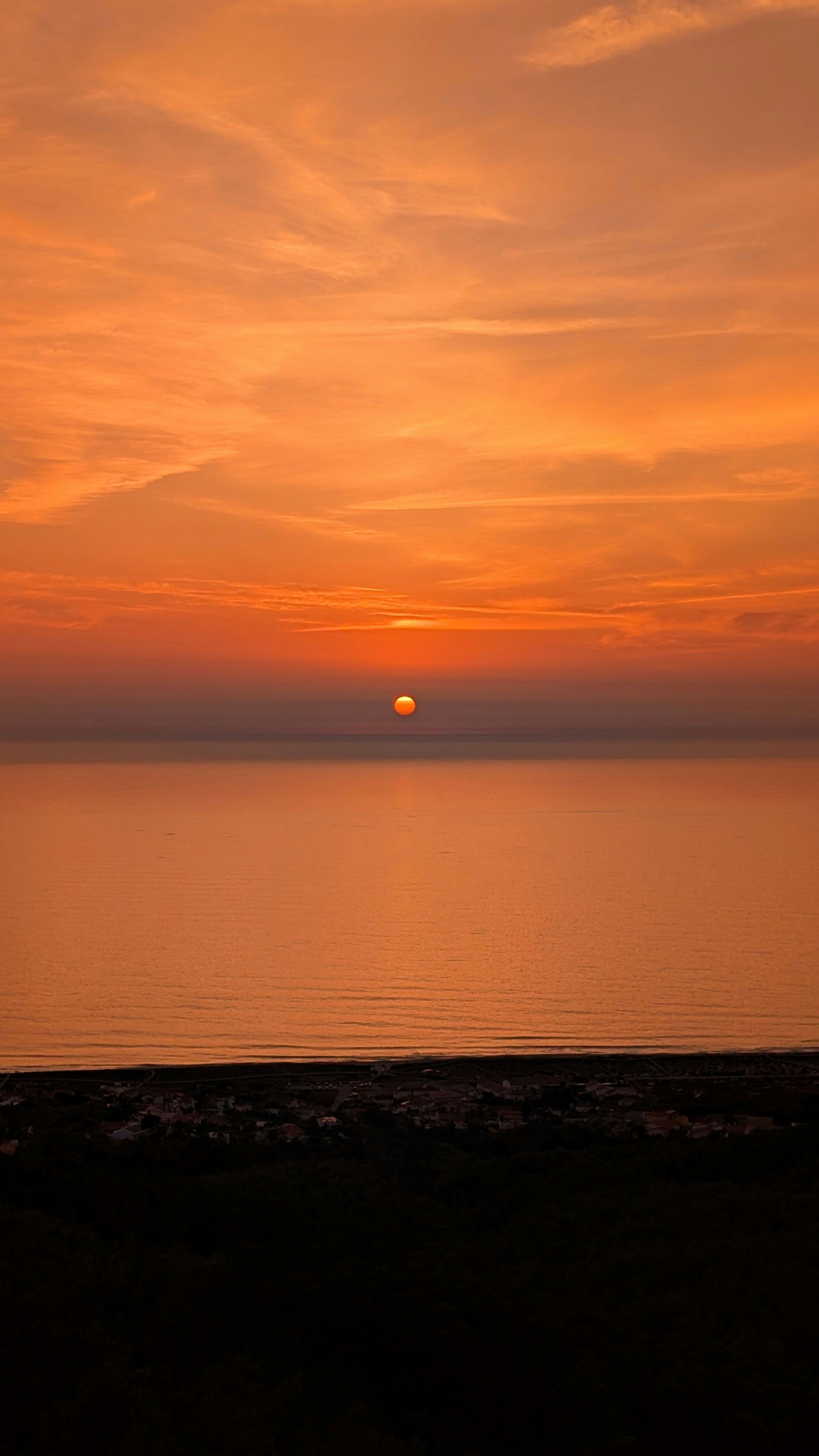 Sunset Quiet: A Copper Horizon over Still Waters
