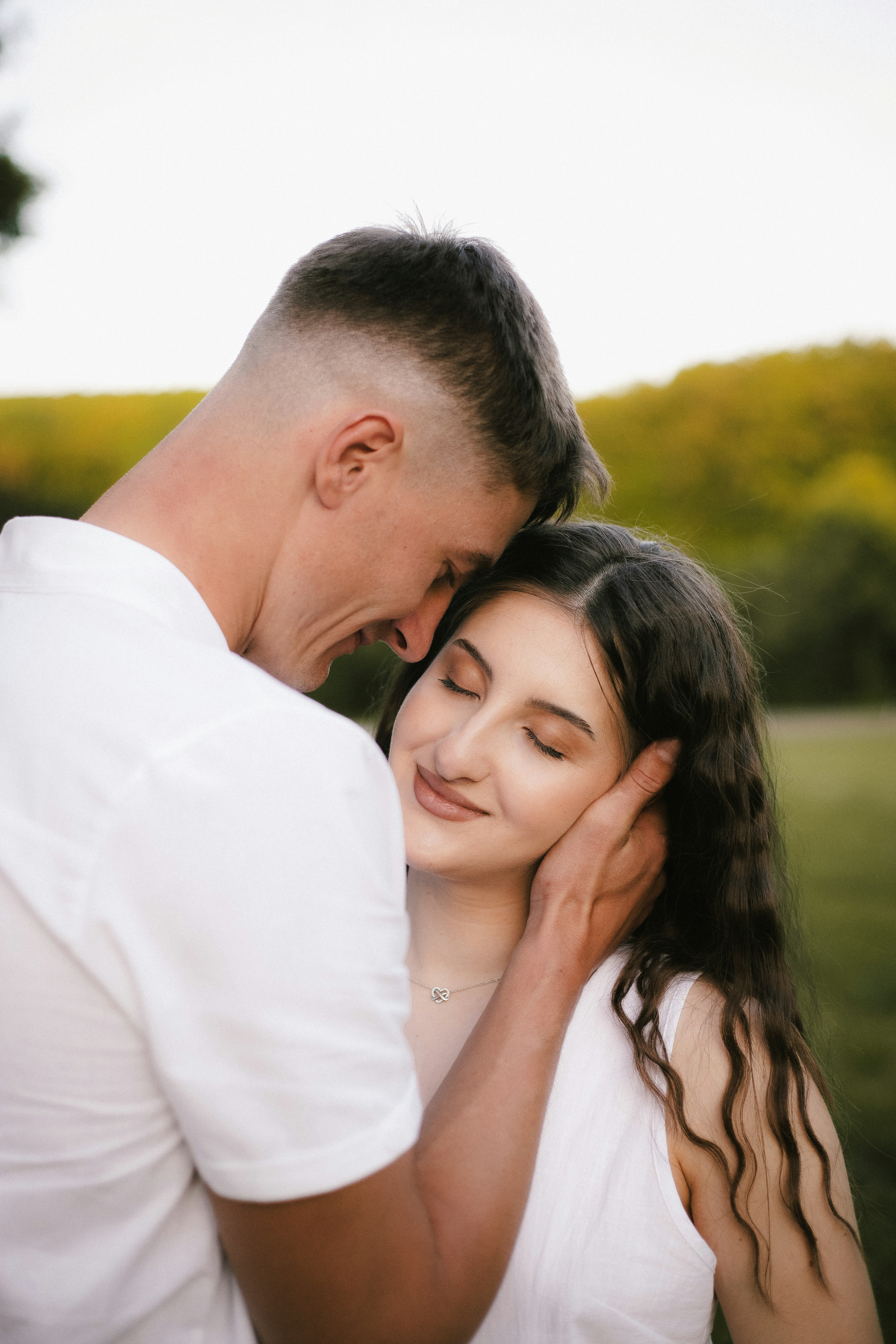 Close-Comfort: Two Lovers' Quiet Moment Beneath Late-Summer Light