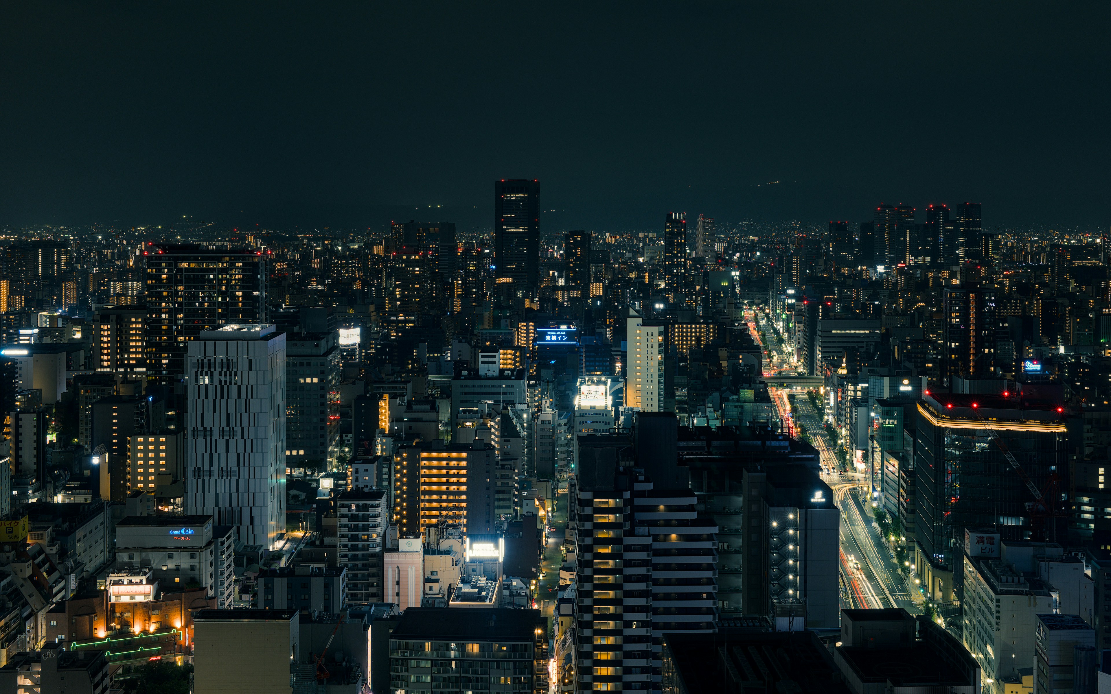 Midnight Grid: A City That Never Wlees Sleep