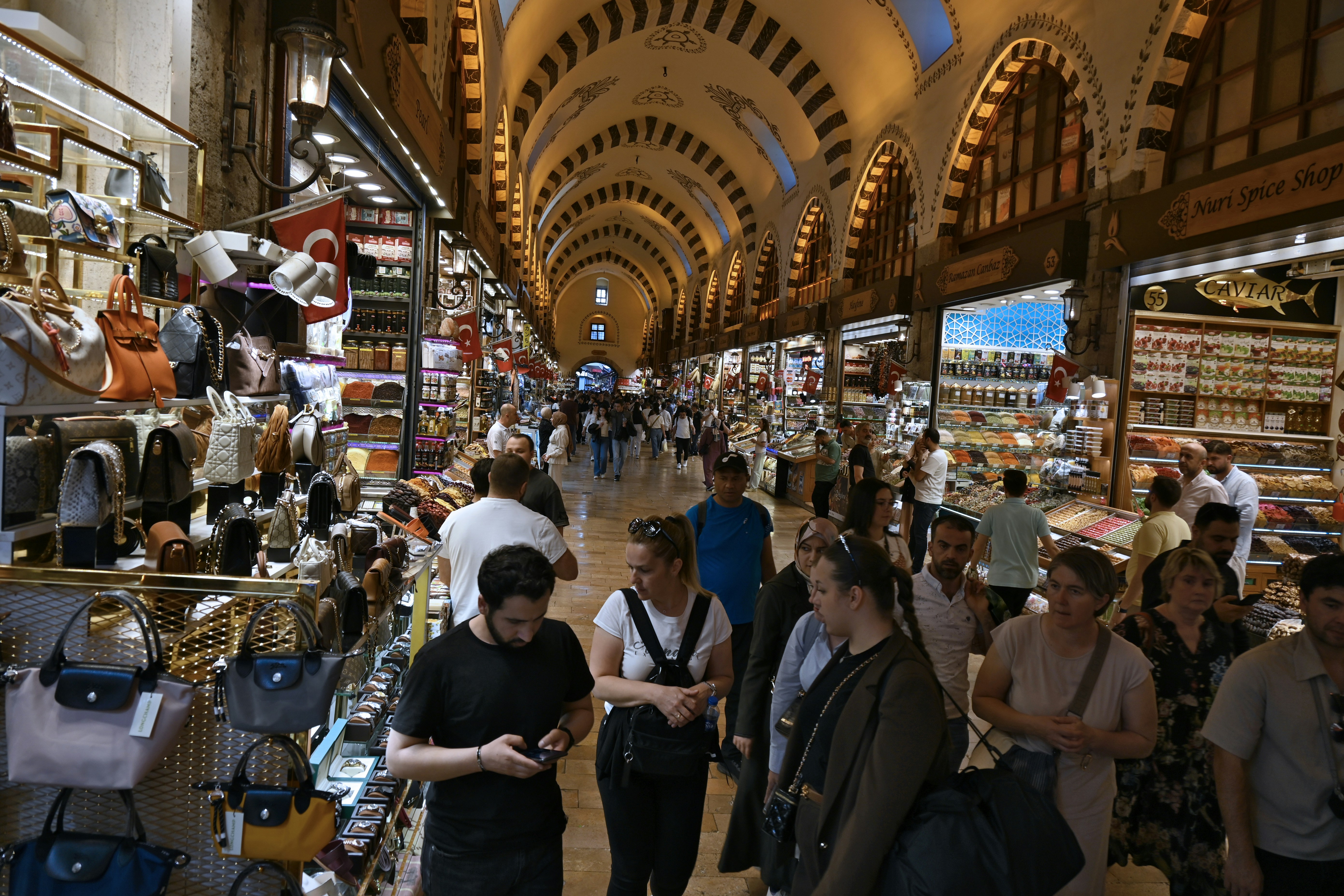 Market Cathedral: A Lens on the Busy Arcade