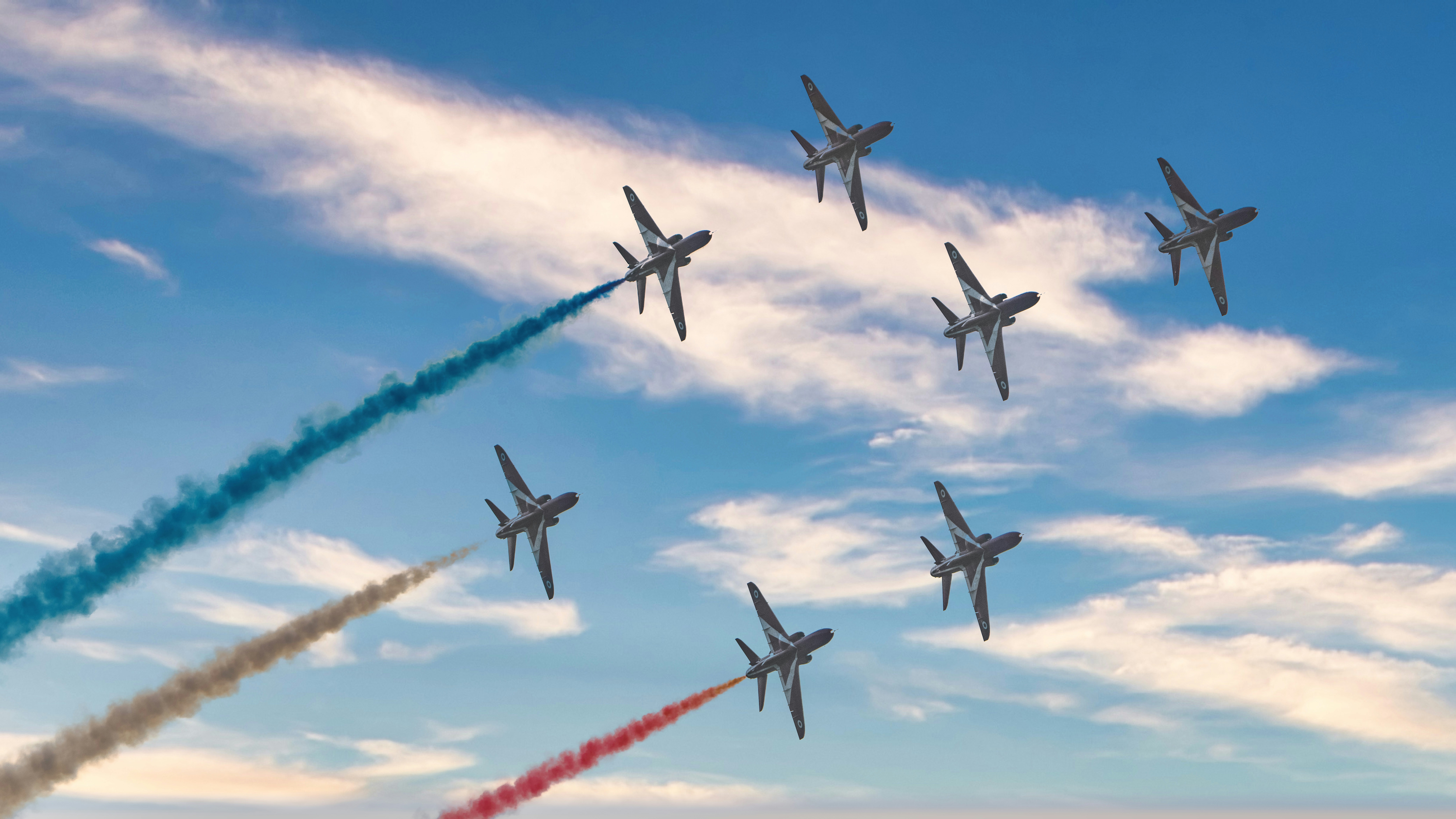 Skyline Aces: Contrails from a Diamond-Formation Display