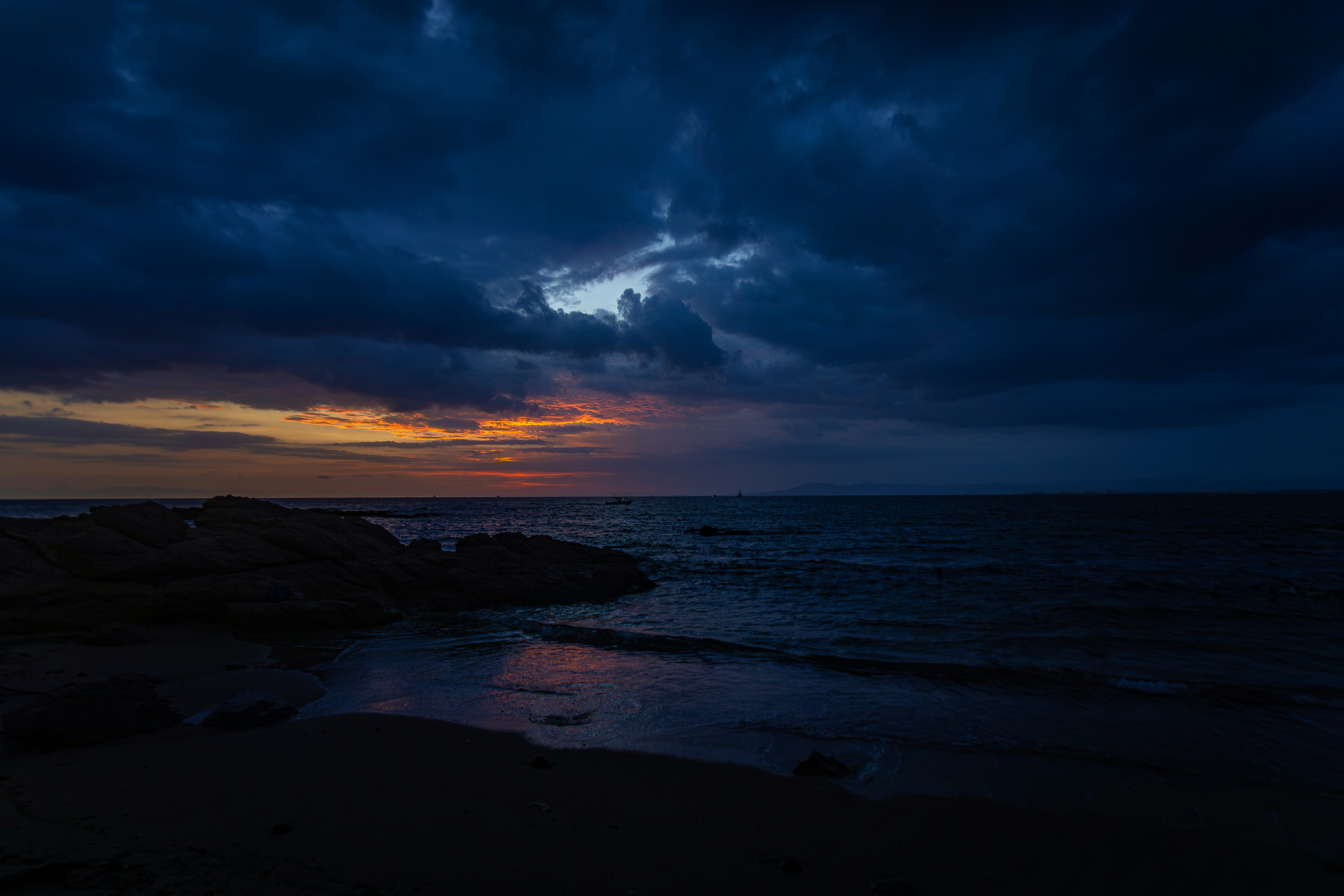 Twilight on the Tide: A Quiet Horizon