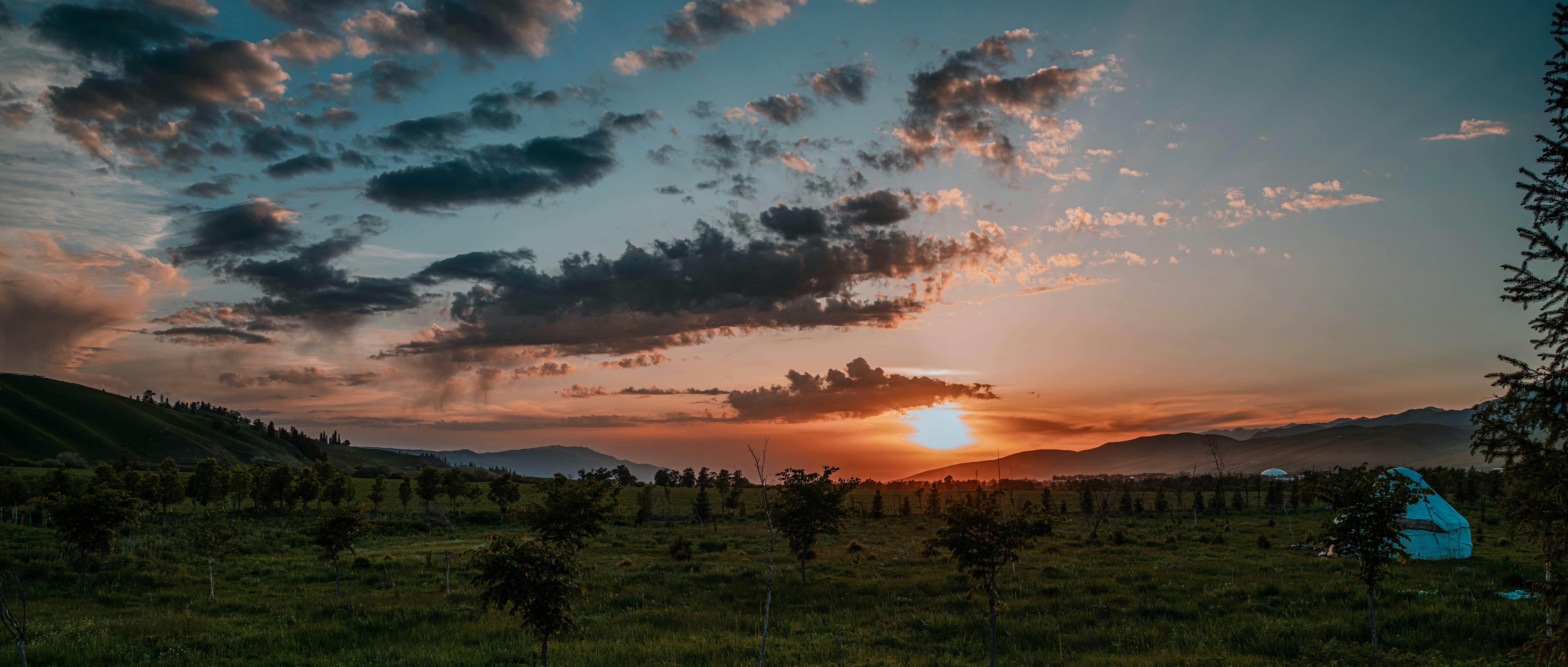 Dawn on the Grassland: Sunset over a Quiet Horizon
